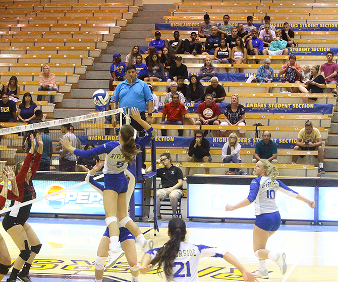Women's Volleyball Falls in 5 Sets at UC Davis - UC Riverside Athletics