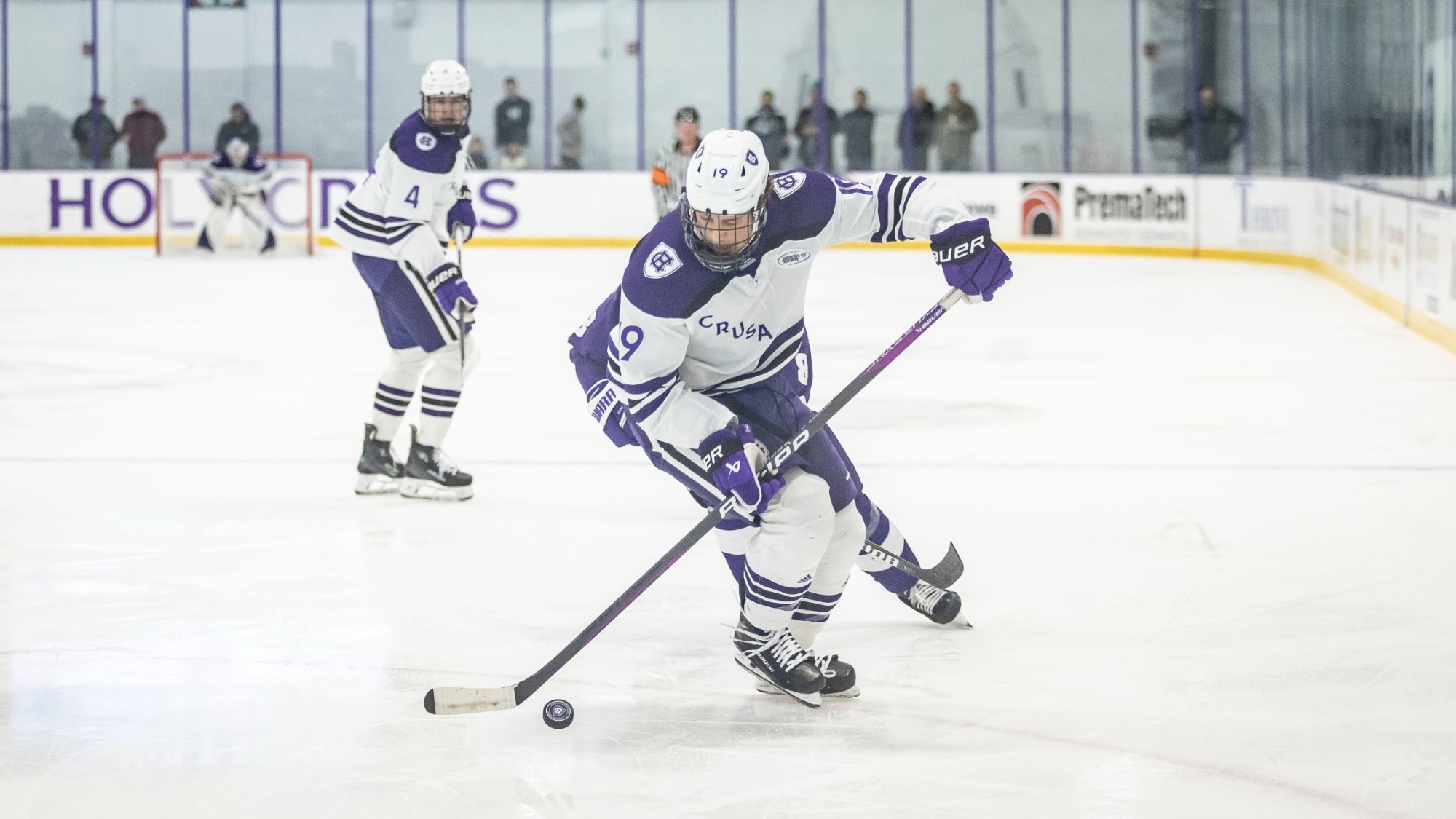 Men's ice hockey earns series split with win over Niagara - Holy Cross ...