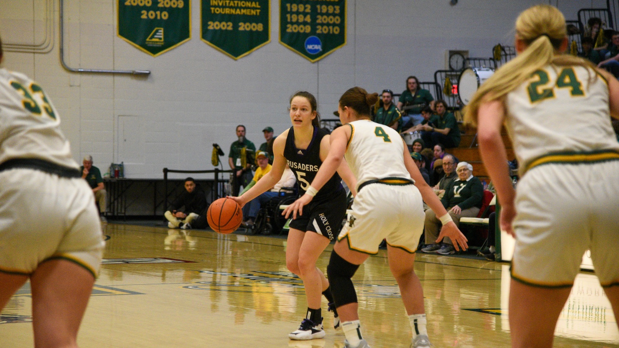 Women’s basketball final shot comes up short at Vermont - Holy Cross ...