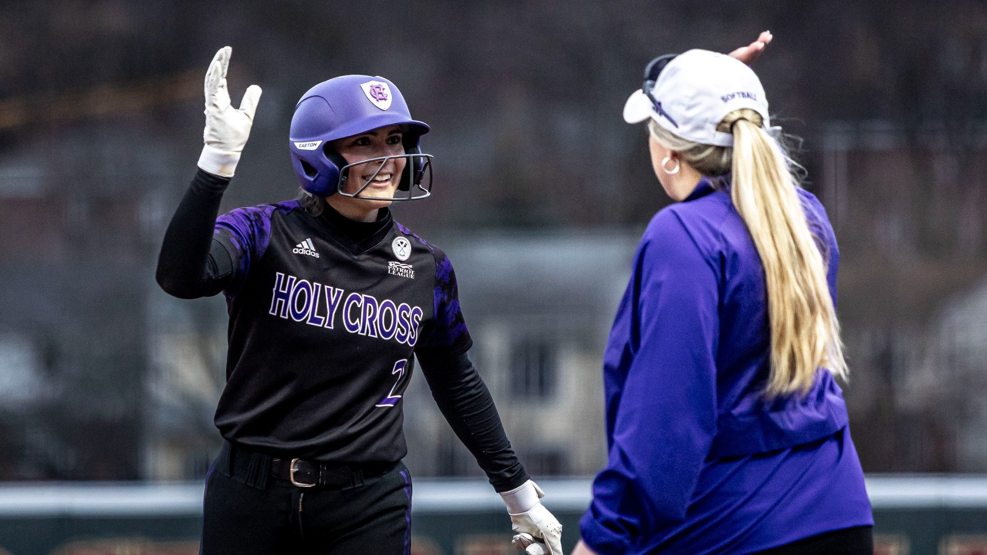 Softball earns win over Iona - Holy Cross Athletics