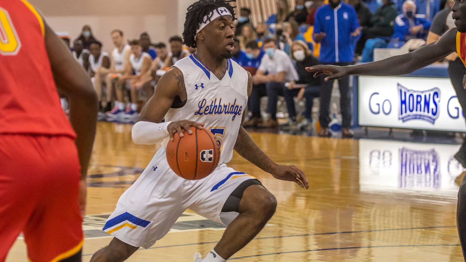 Late surge lifts Cougars over Pronghorns - University of Lethbridge ...