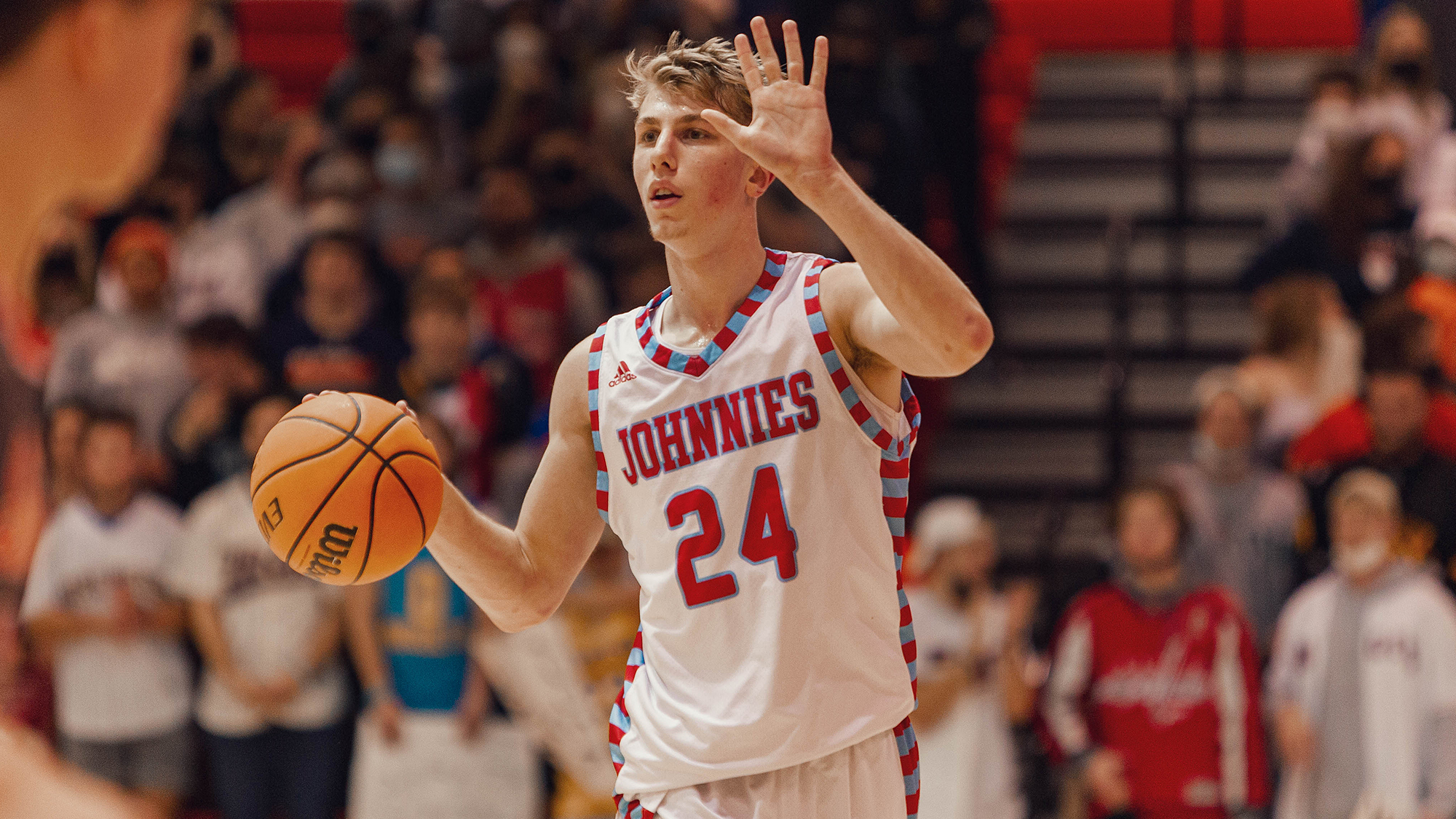 No. 25 Johnnie Basketball Battles Tough in 84-80 Loss at No. 15 UW-La ...