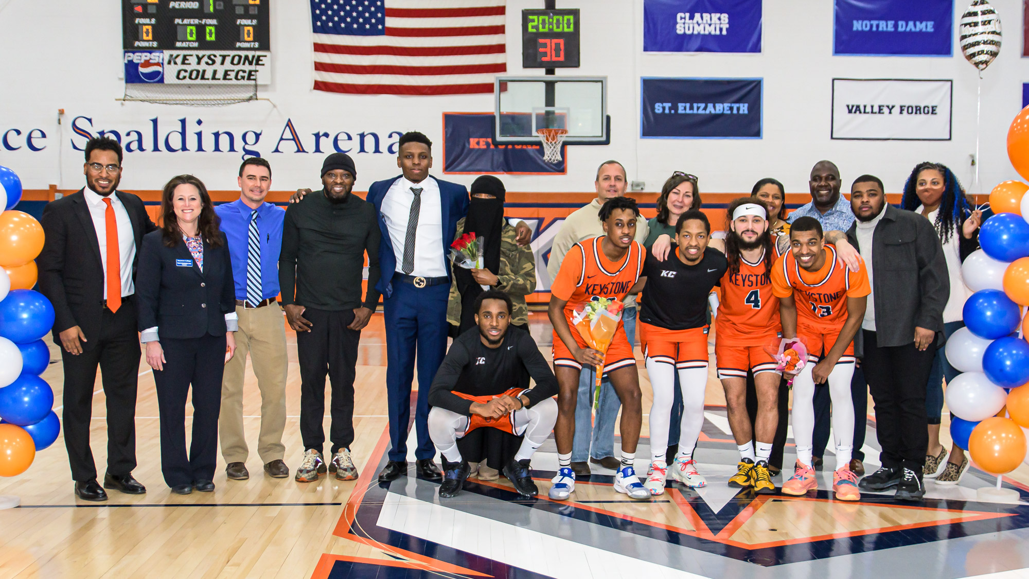 Men's Basketball Celebrates Seniors In Regular Season Finale Against ...