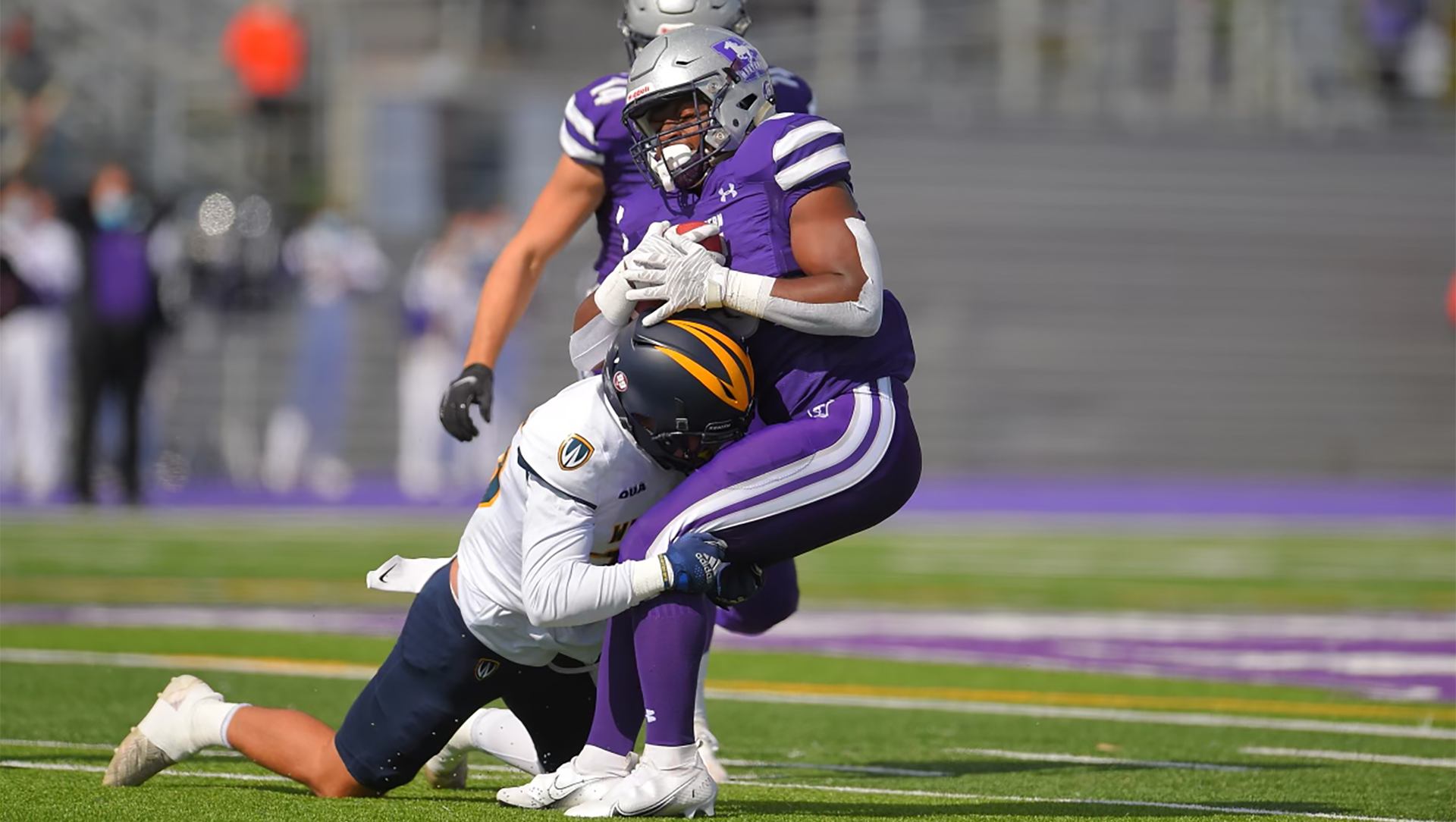 Lancer Football falls to No. 2 Mustangs - Windsor Lancers