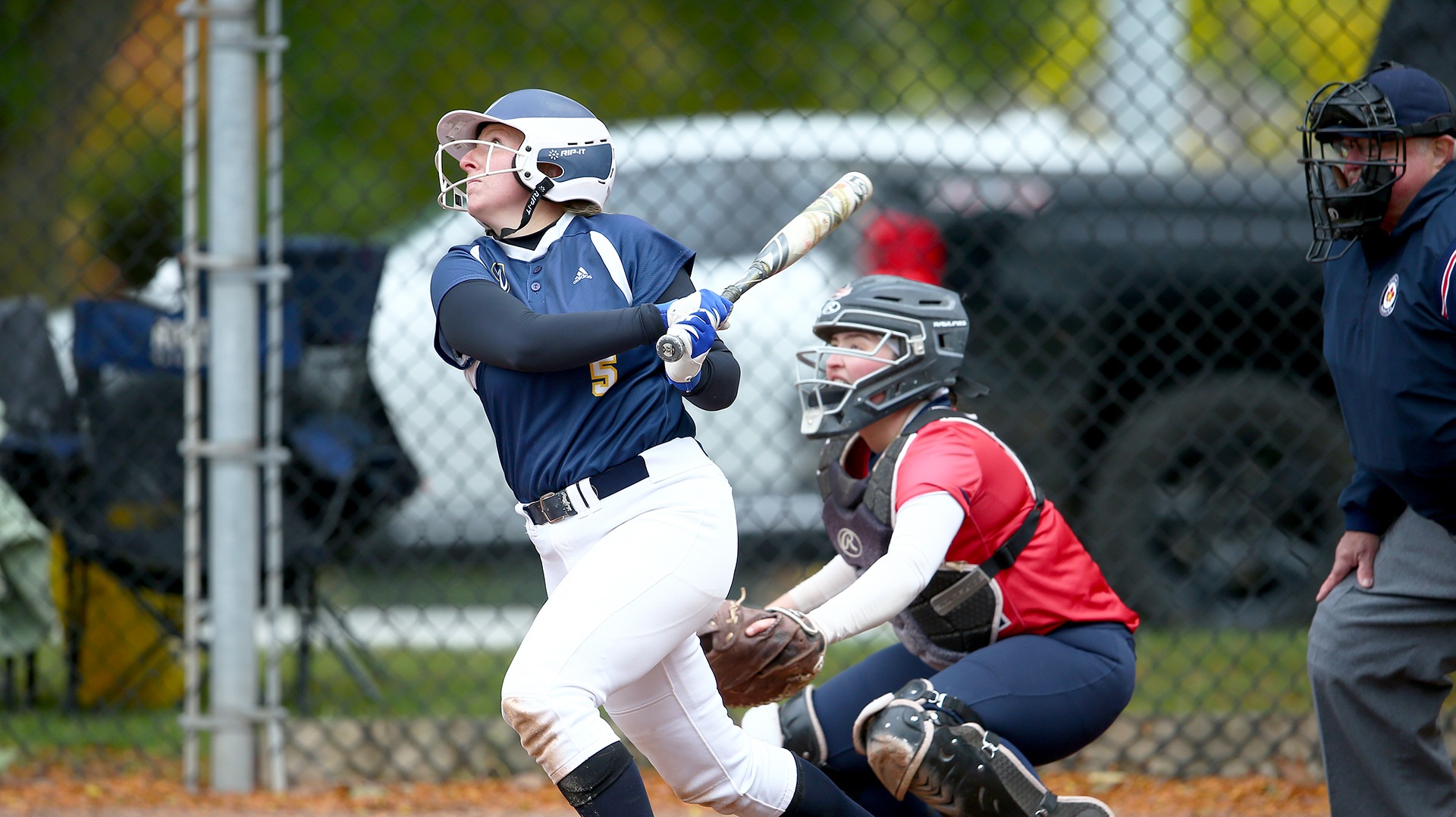 Softball splits weekend with Badgers - Windsor Lancers