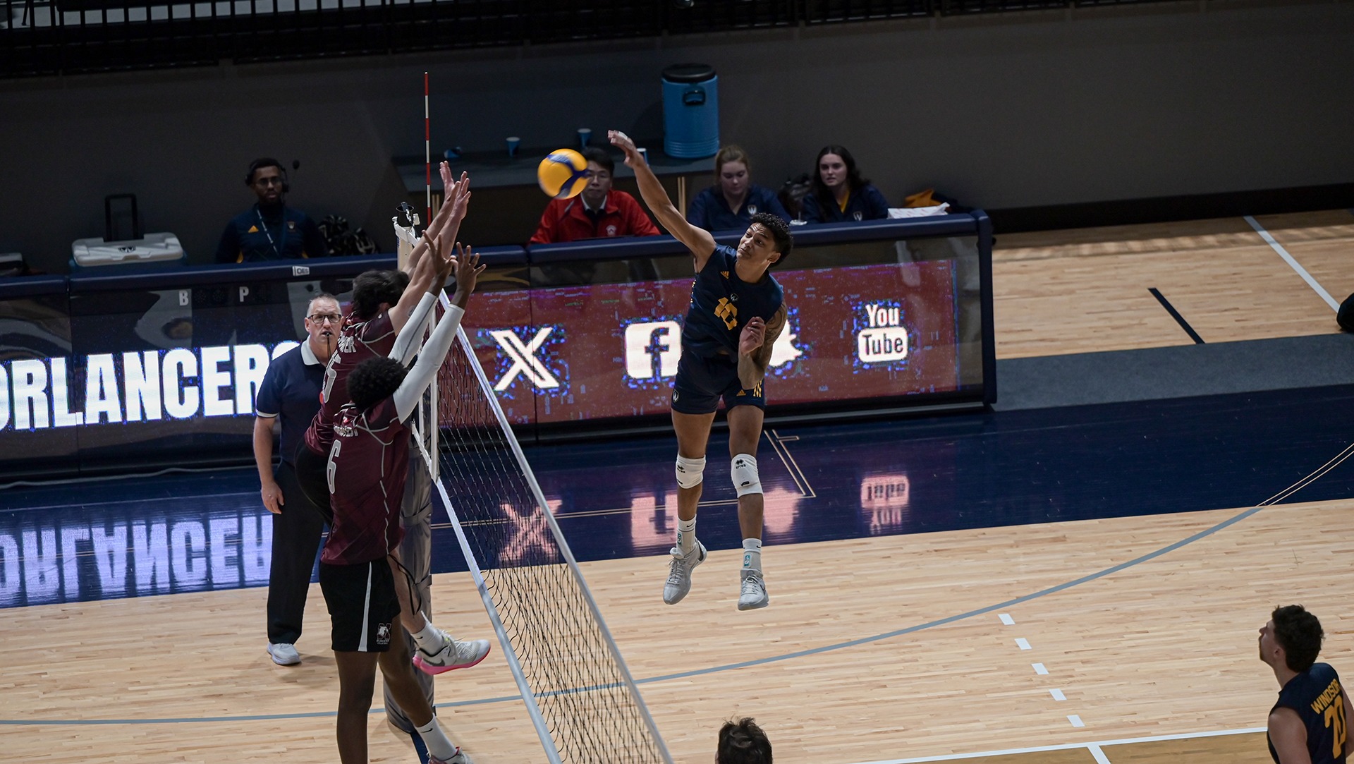 Men's Volleyball splits weekend with No. 5 Marauders - Windsor Lancers
