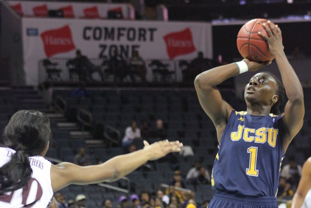 Larryqua Hall - Women's Basketball - Johnson C. Smith University Athletics