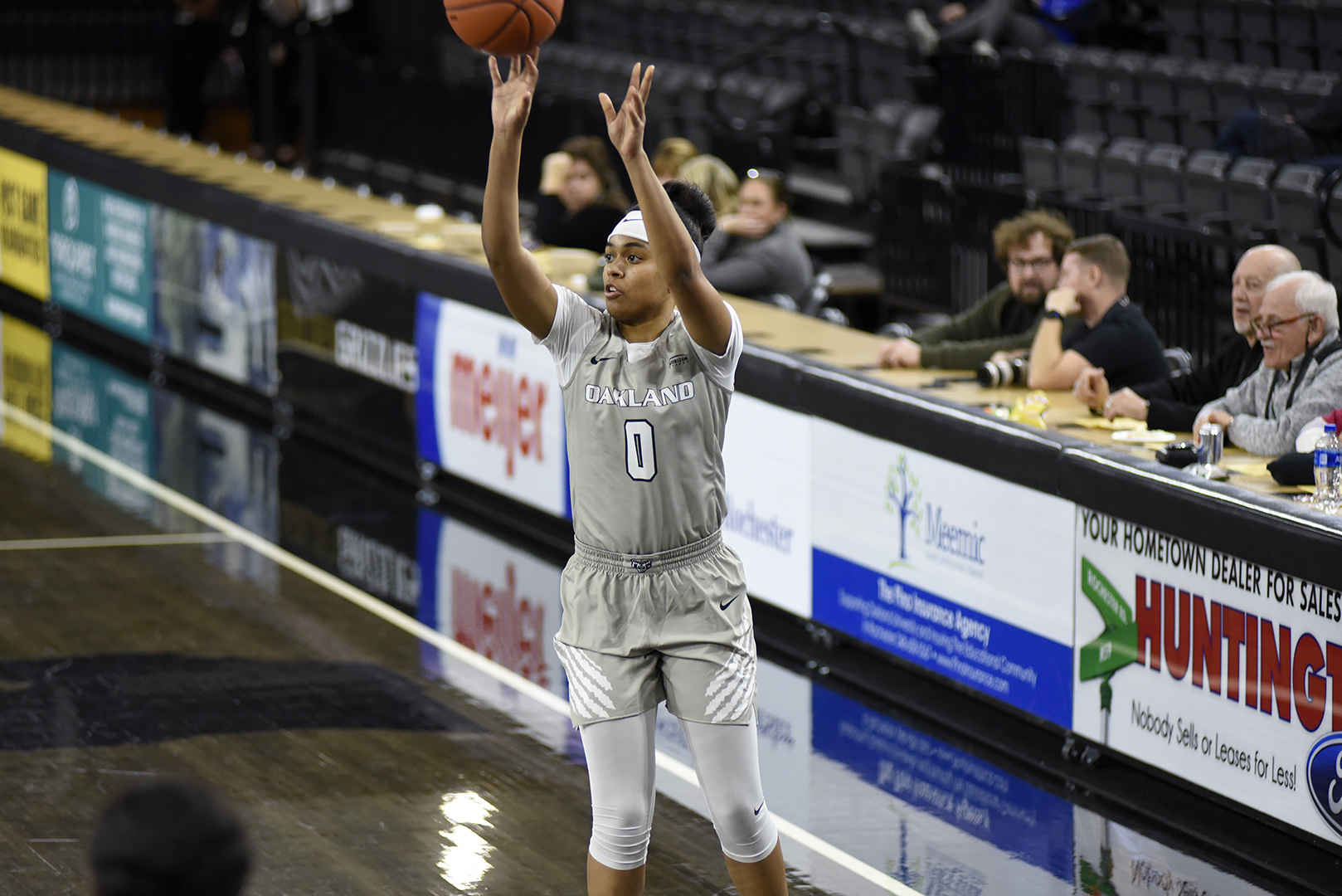 LaKyesha Stennis - Women's Basketball - Oakland University Athletics