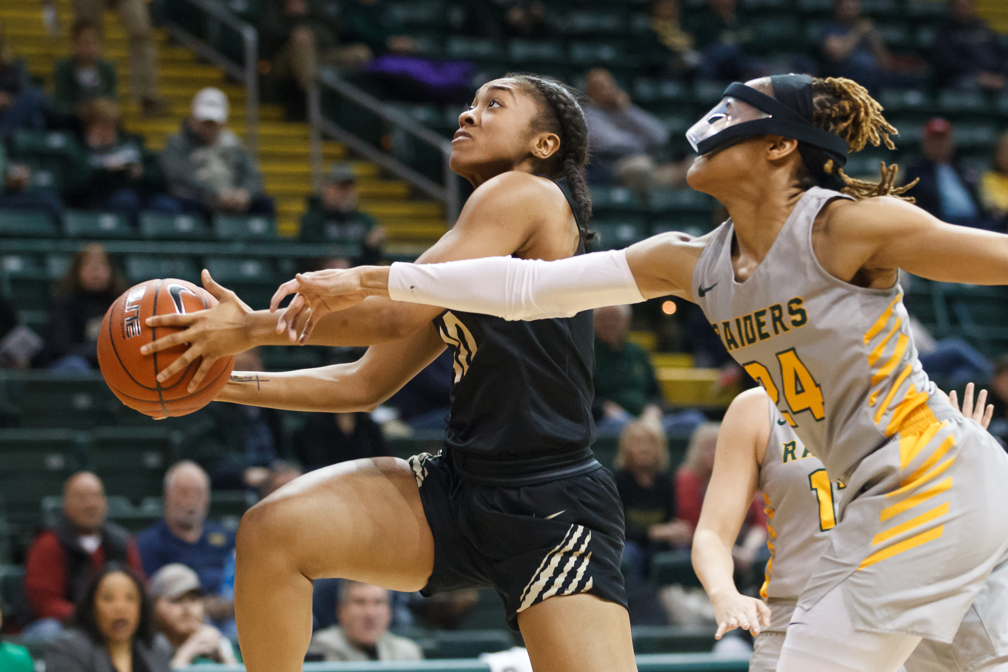 Taylor Jones - Women's Basketball - Oakland University Athletics
