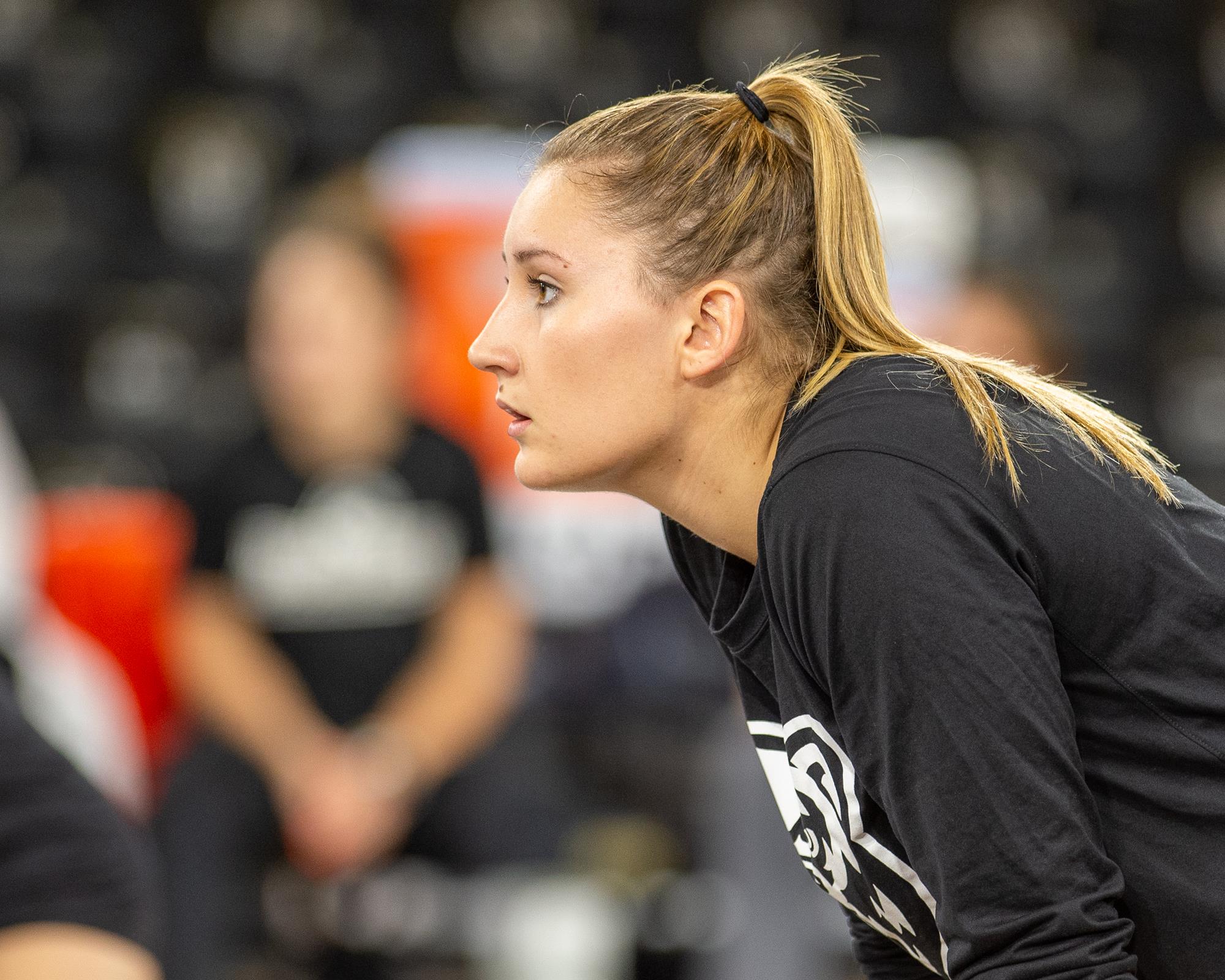 Abby Neidinger - Women's Volleyball - Oakland University Athletics