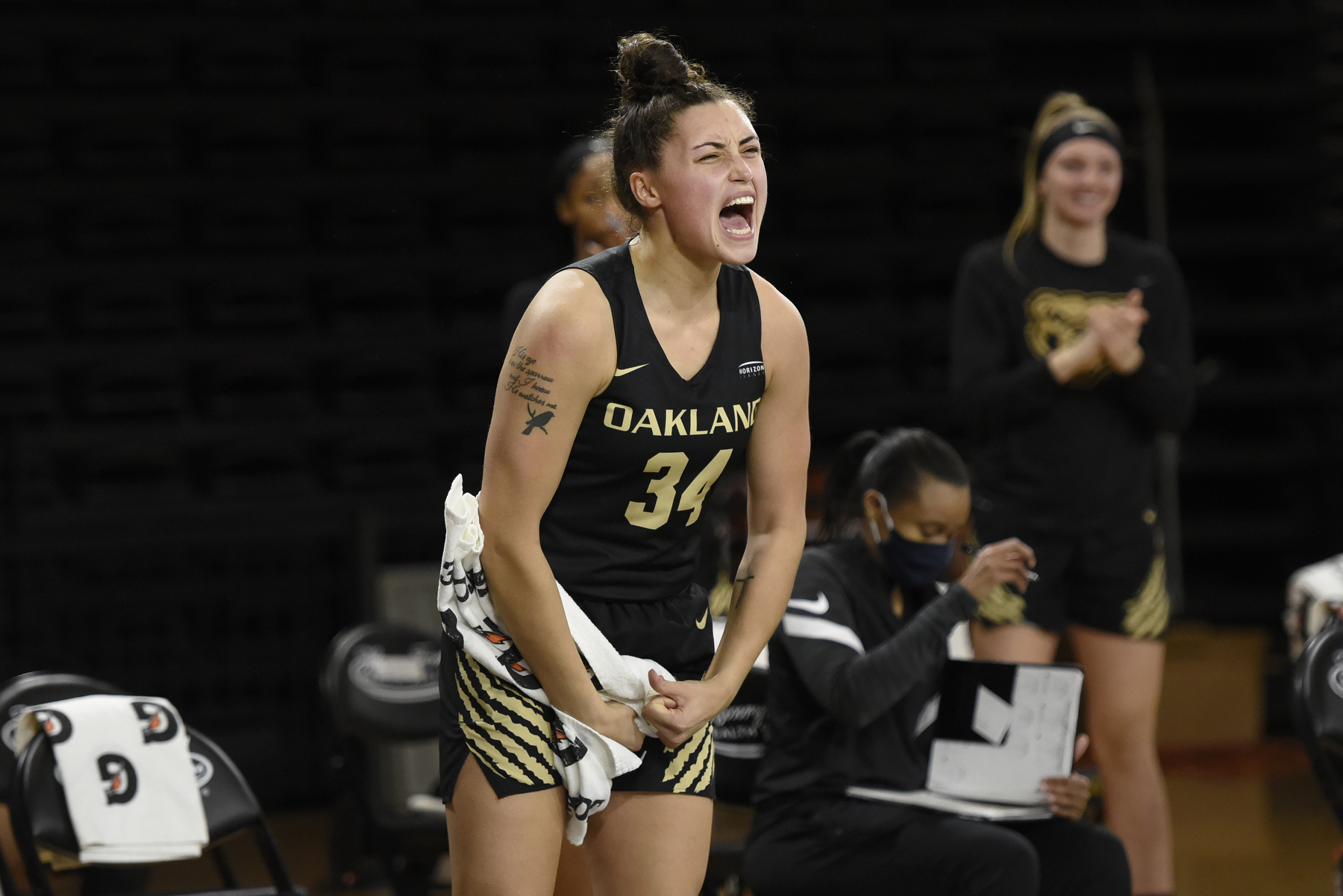 Chloe Guingrich - Women's Basketball - Oakland University Athletics