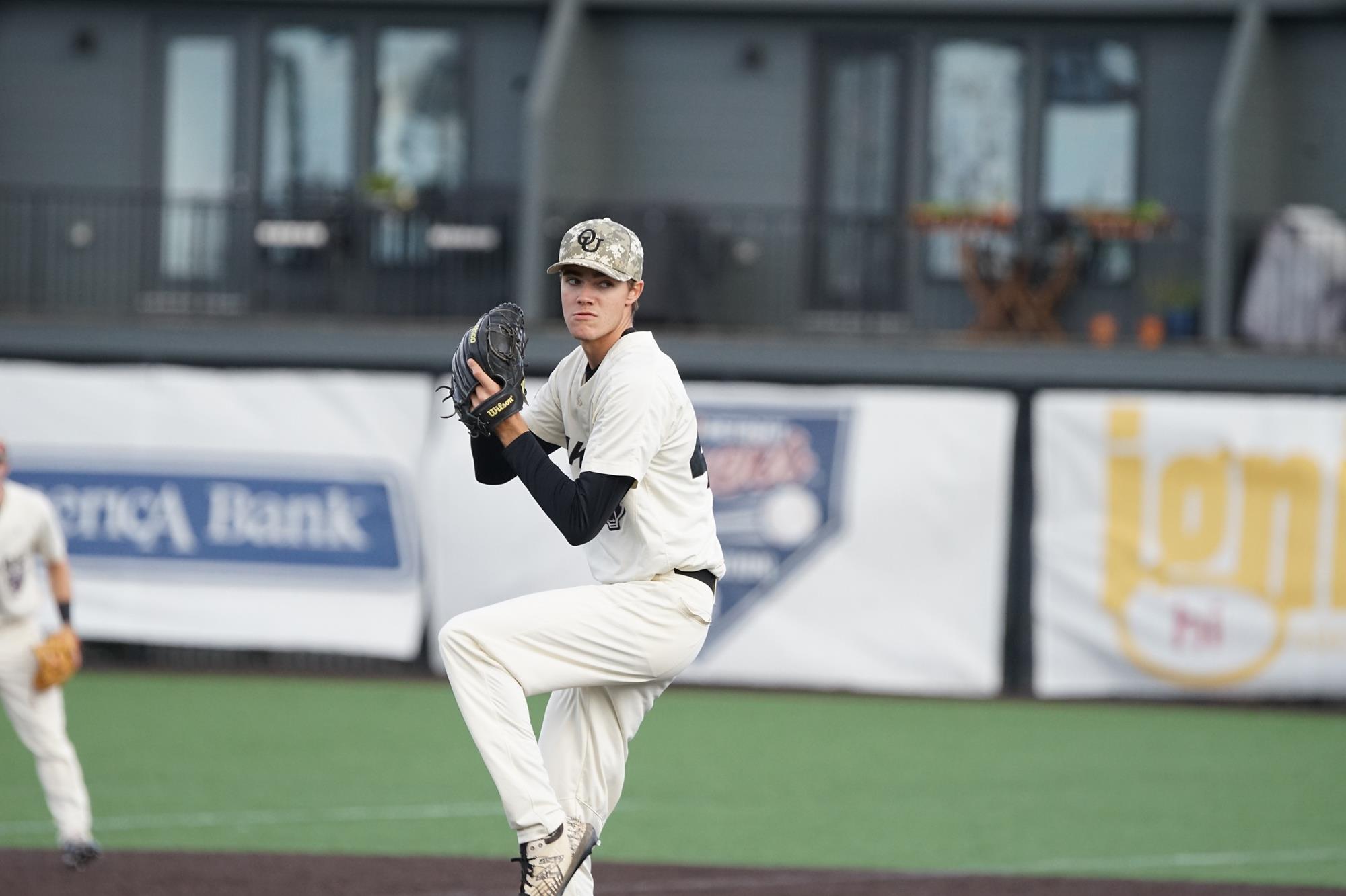 Brandon Decker - Baseball - Oakland University Athletics