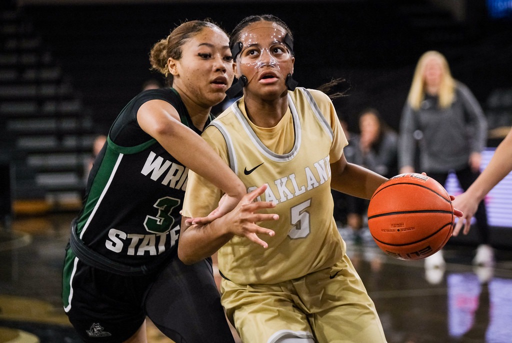 Brooke Quarles-Daniels collects third Nike #HLWBB Freshman of the Week ...