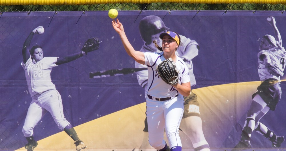 Aly Compton - Softball - Western Illinois University Athletics