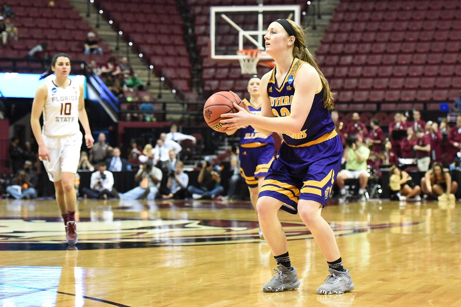 Michelle Farrow - Women's Basketball - Western Illinois University ...