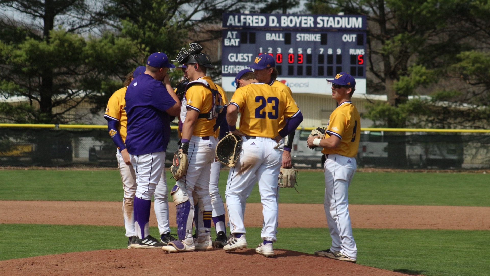 Leathernecks Rally Comes Up Short Against SDSU - Western Illinois ...