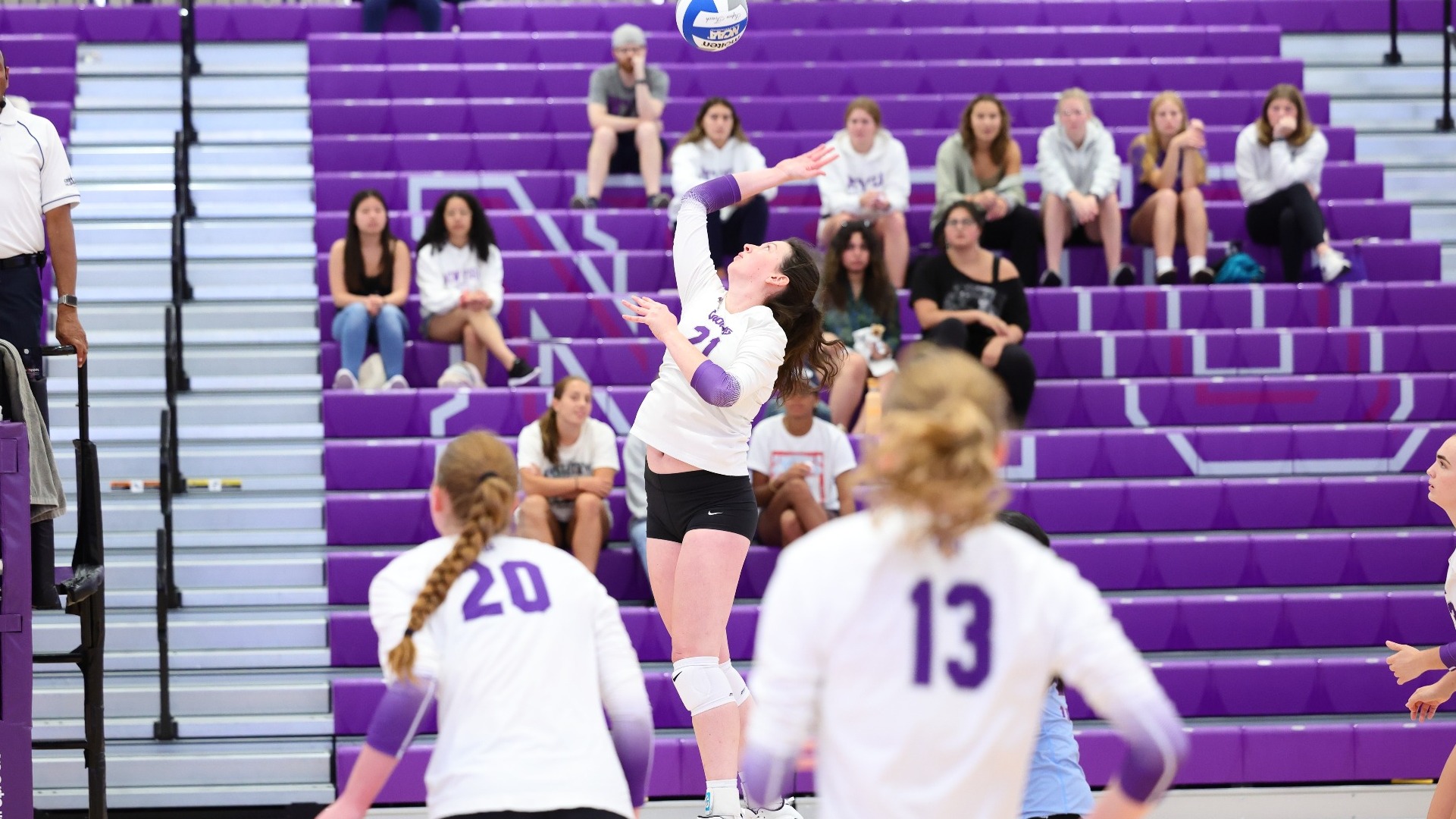 #10 Women's Volleyball Falls at Home - NYU Athletics