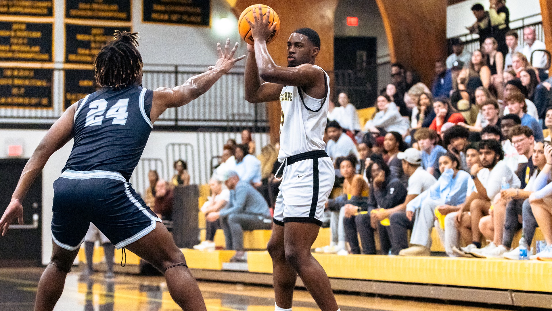 Men's basketball falls to No. 14 Emory - Oglethorpe University