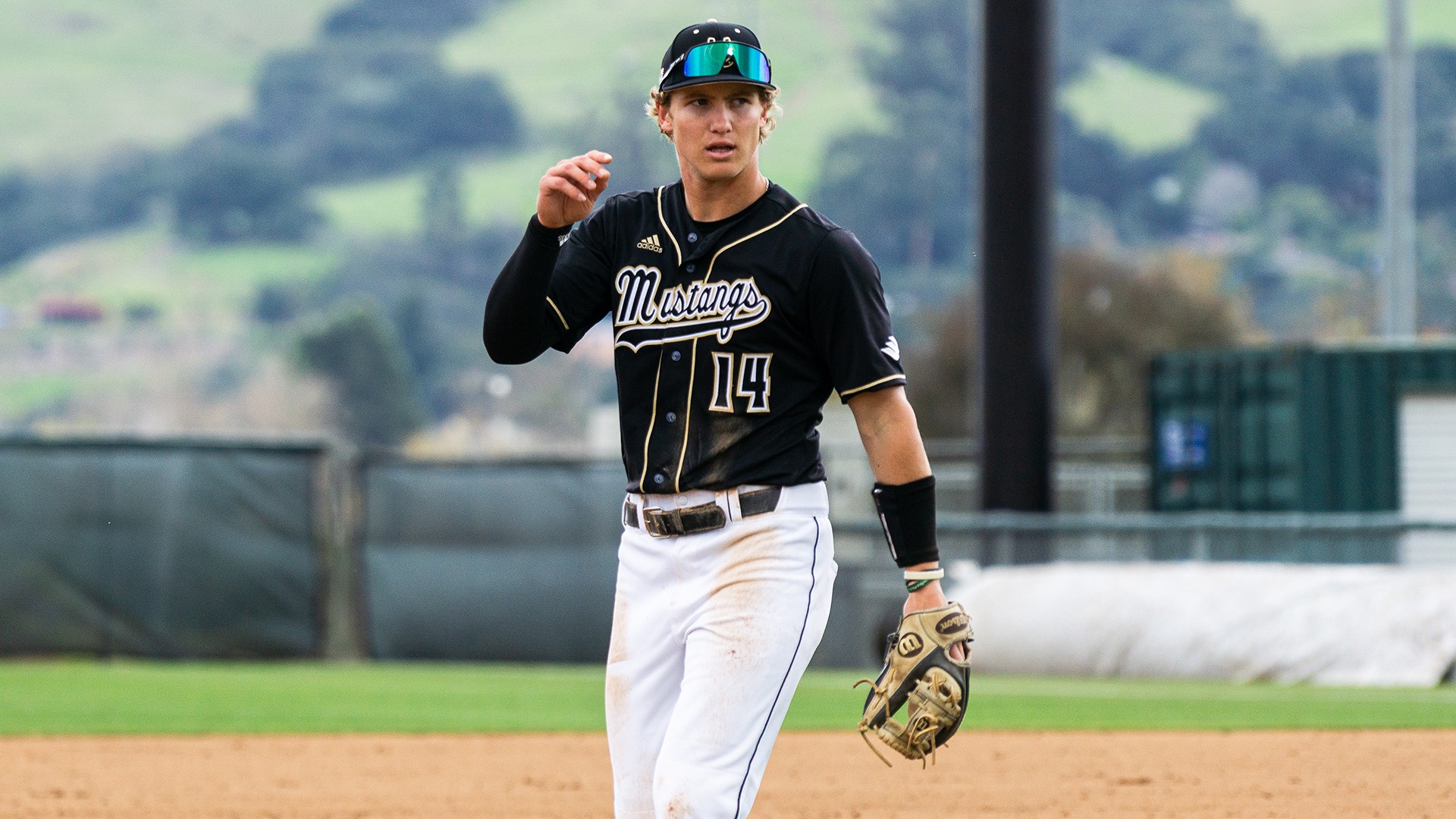 Mustangs Unload in Fifth Inning for Game 2 Win and Series Tie - Cal Poly