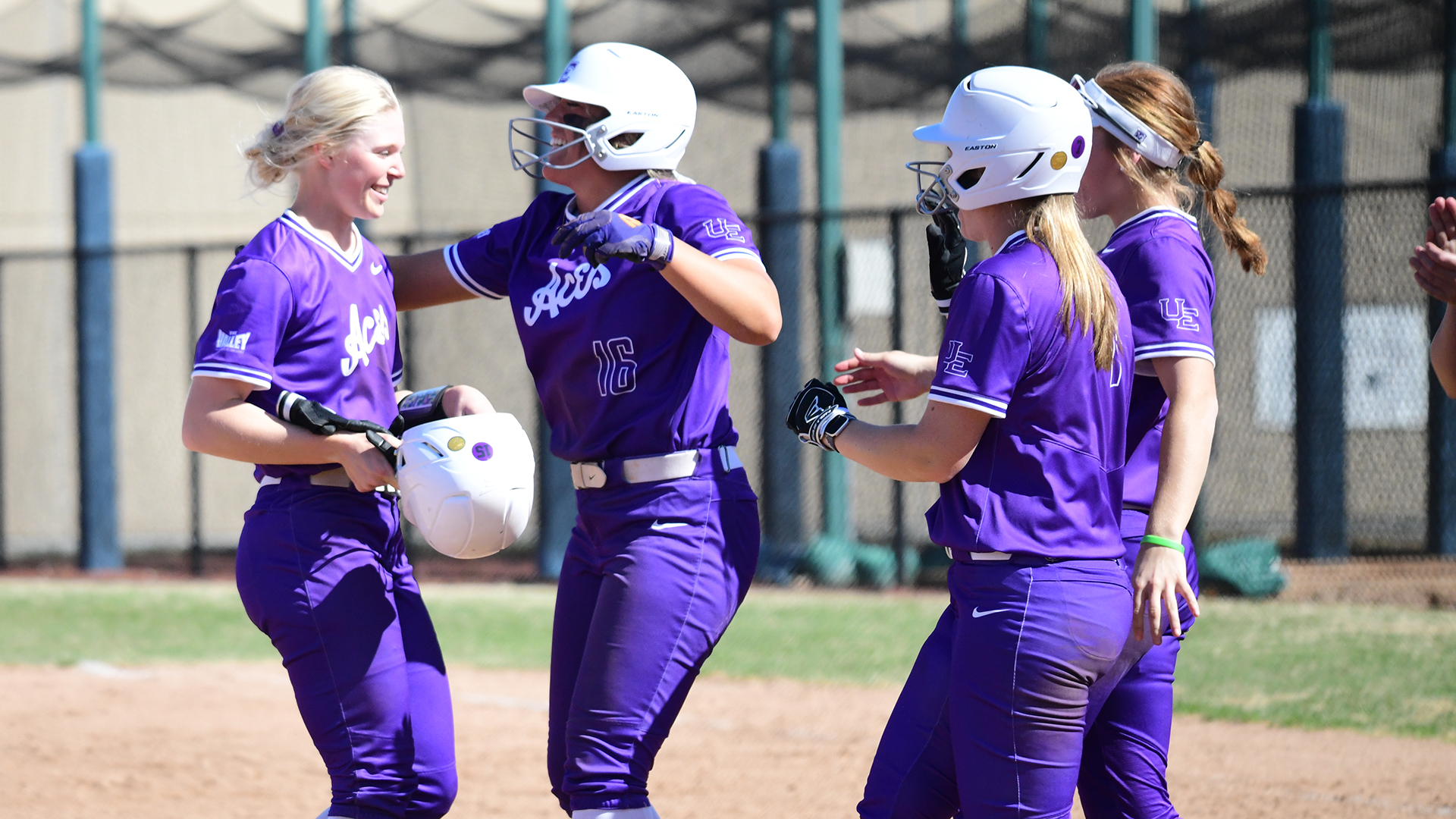 Softball sweeps Bulldogs to clinch series - University of Evansville ...