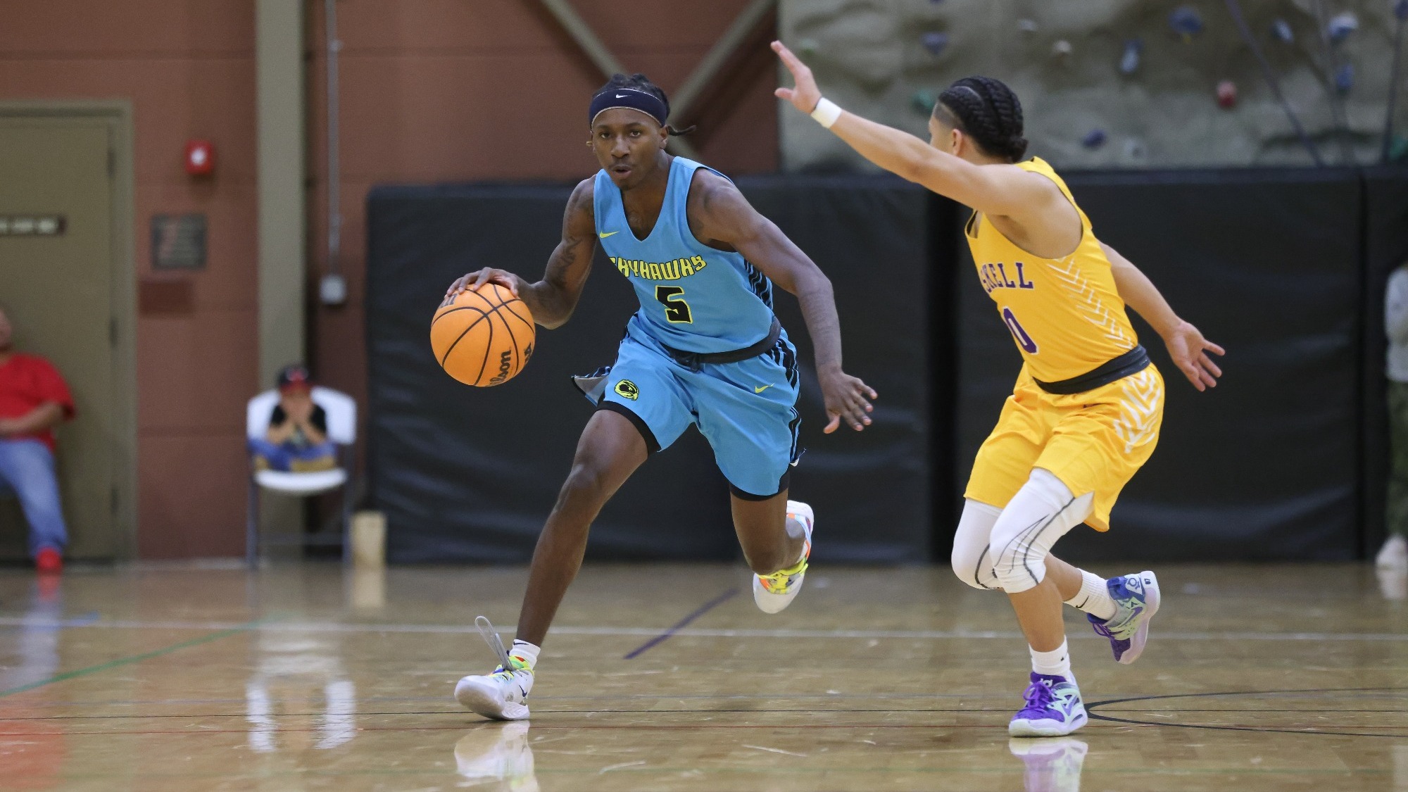 Agbim goes for 28 as No. 10/24 Skyhawks top Yellow Jackets 75-70 in ...