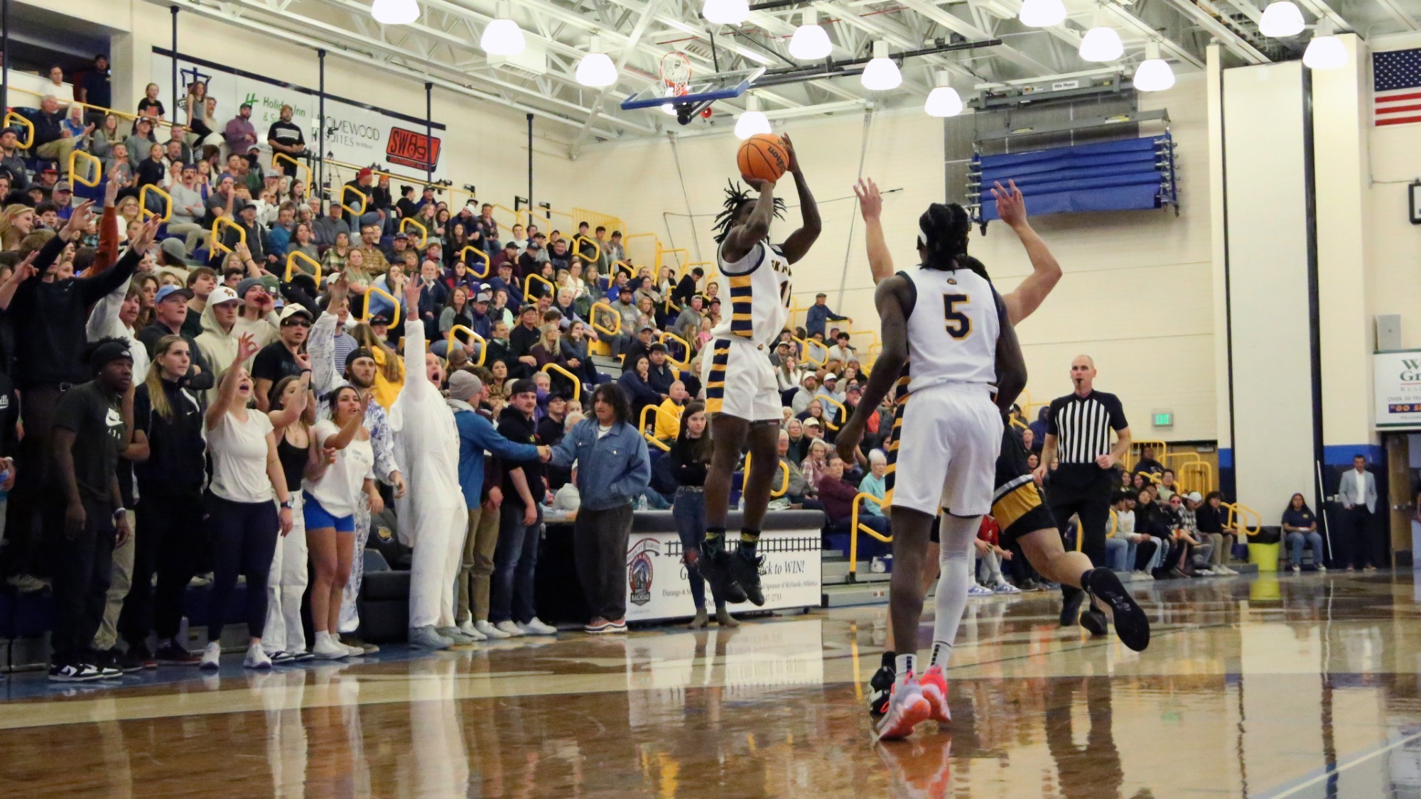 Jhei-R Jones - Men's Basketball - Fort Lewis College Athletics