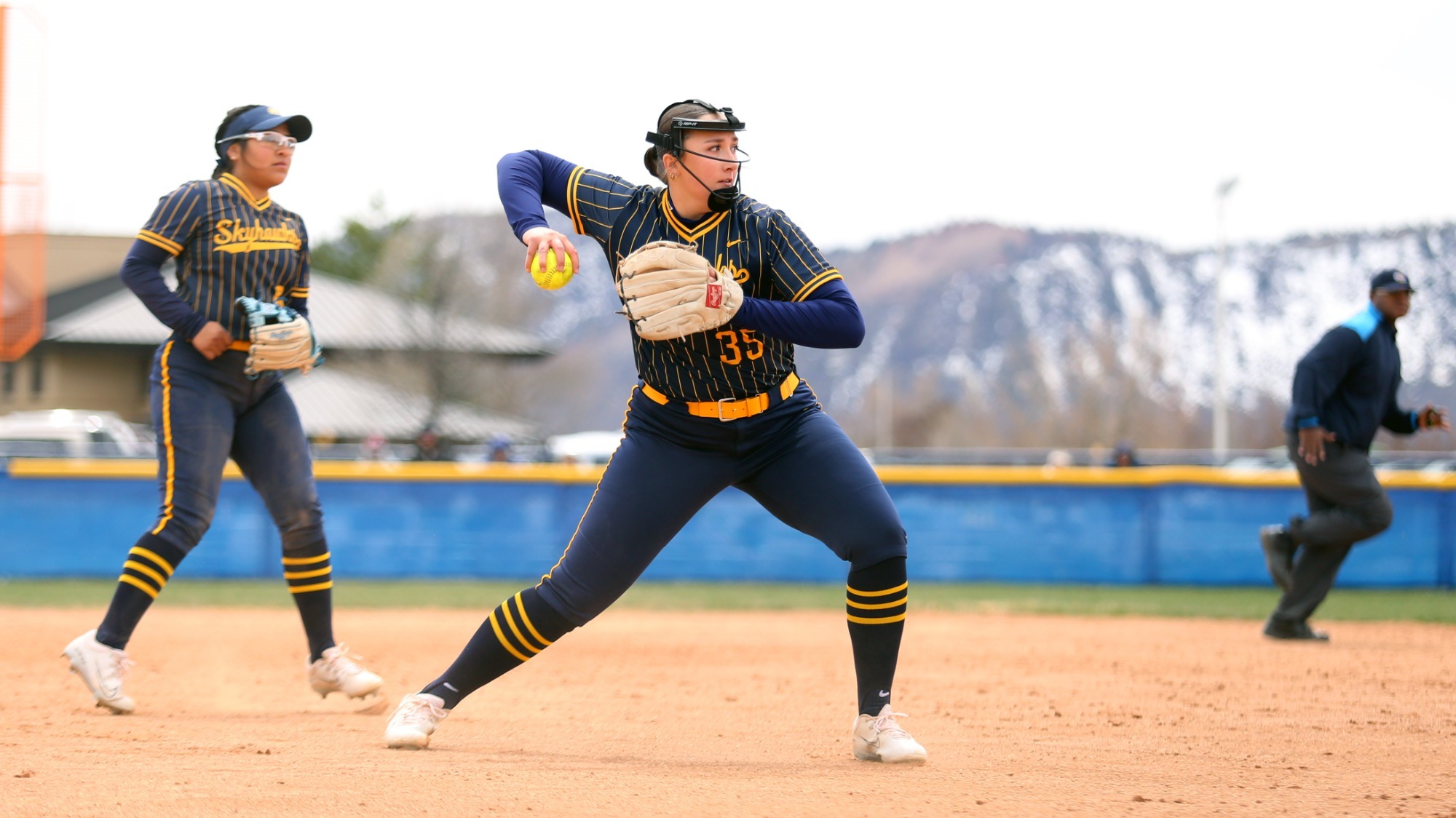 Skyhawks go Dutch with Roadrunners on the back of Mann’s dominant ...