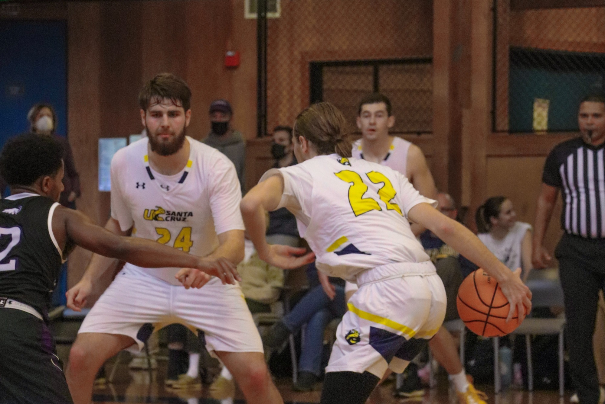 Men's Basketball falls late at Buena Vista - University of California ...
