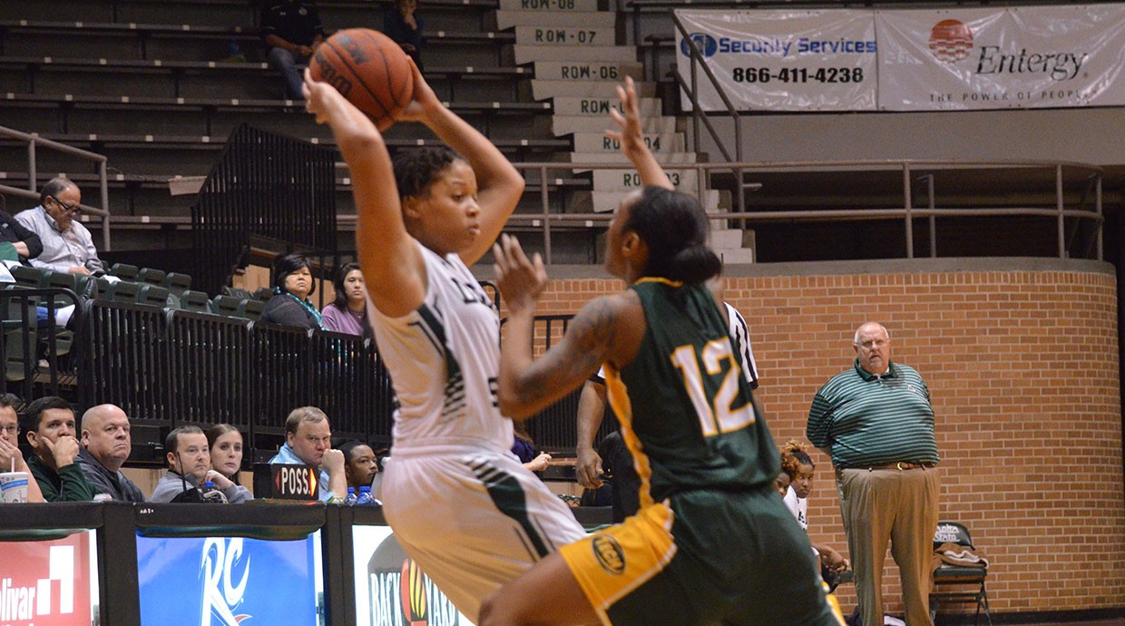 Alexis Ross - Women's Basketball - Delta State University Athletics