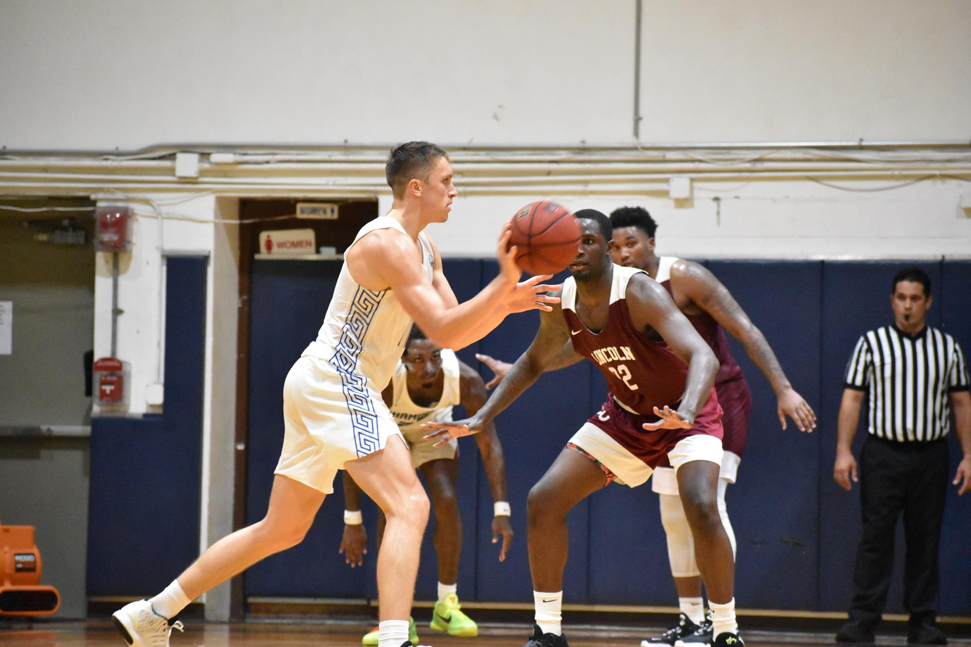 Zach McIntire - 2021-22 - Men's Basketball - Chaminade University Athletics