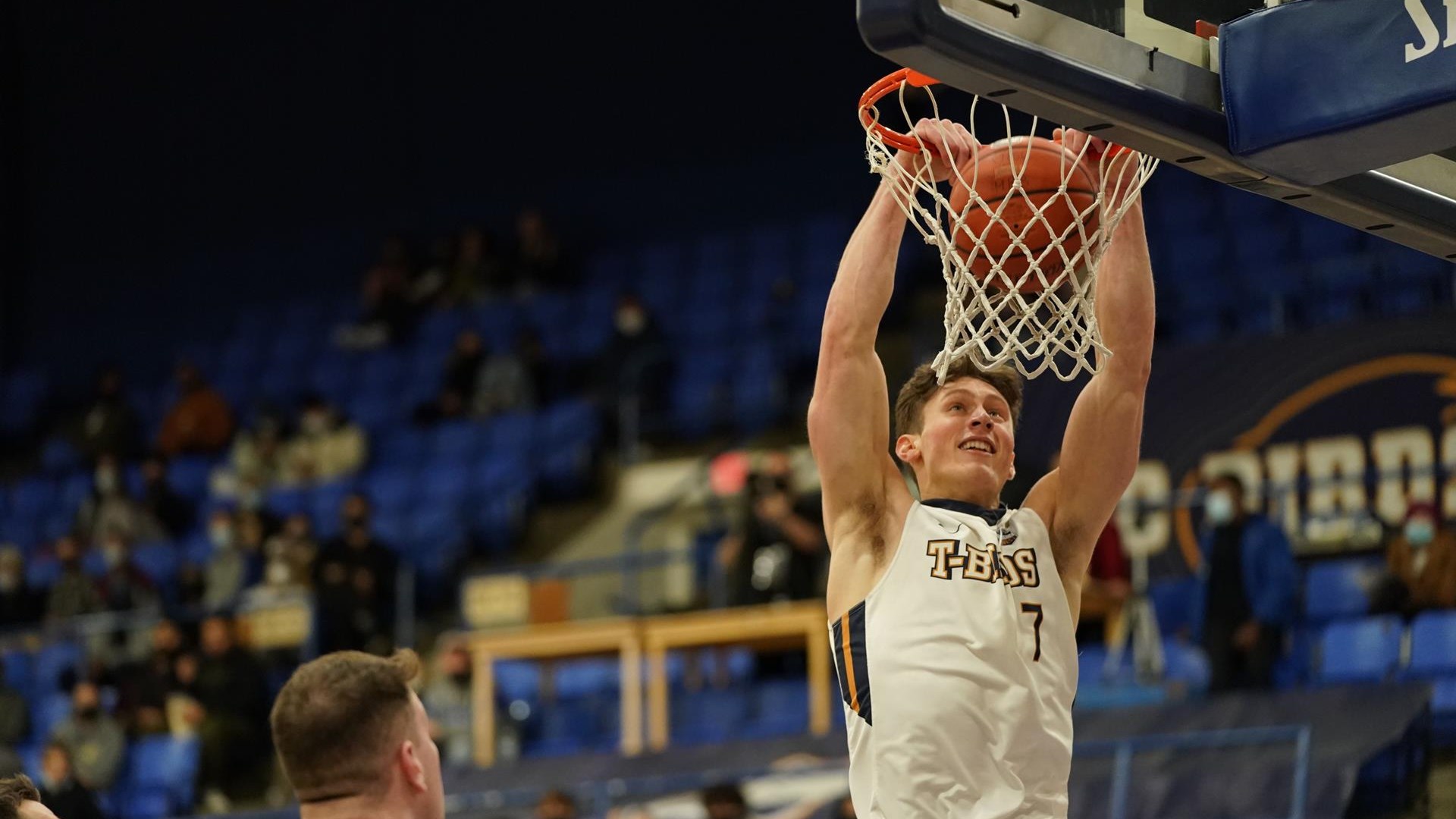 T-Birds earn bounce back win over Cascades - University of British ...