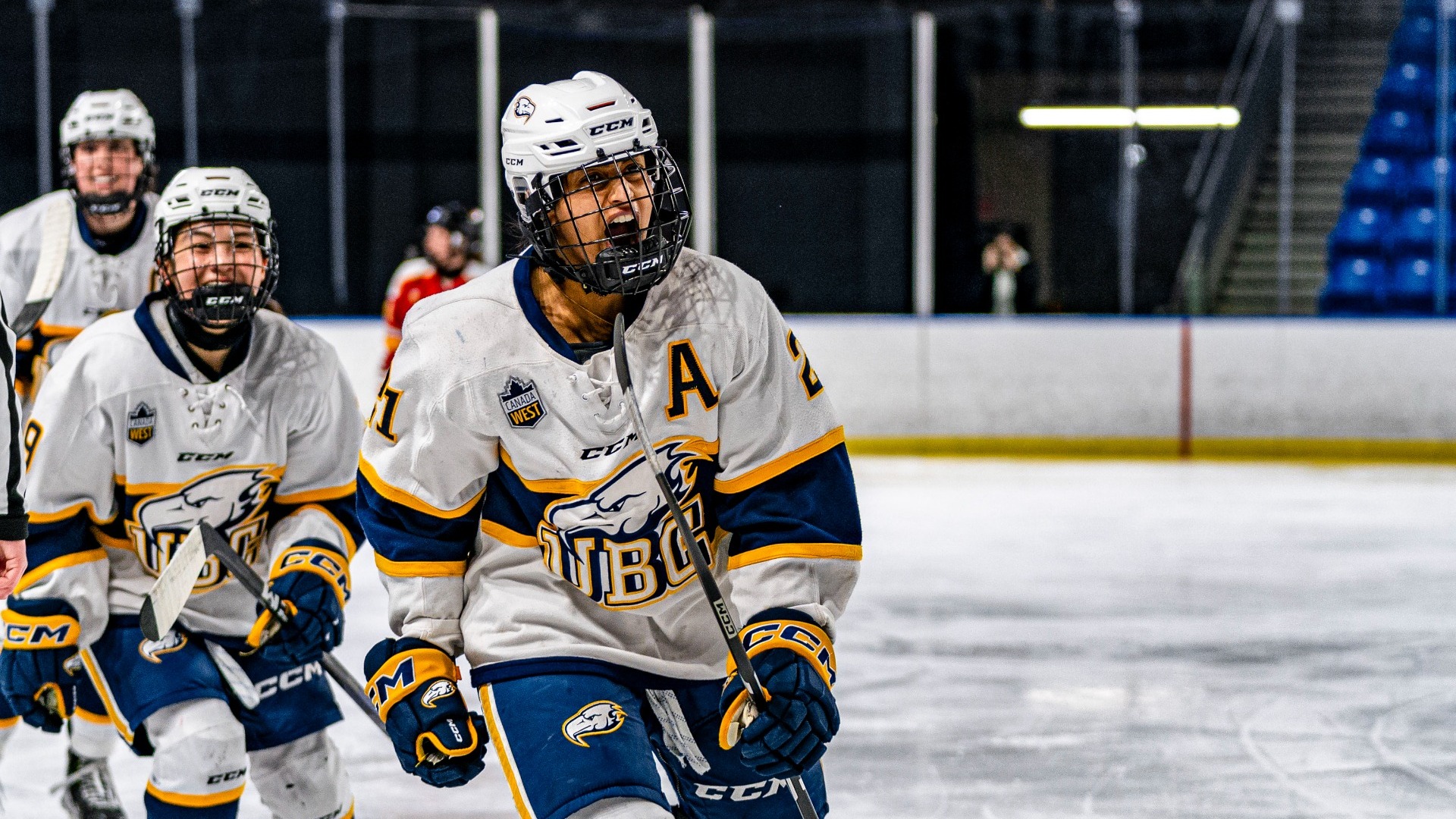 T-Birds defeat Dinos to take semifinal series lead - University of ...