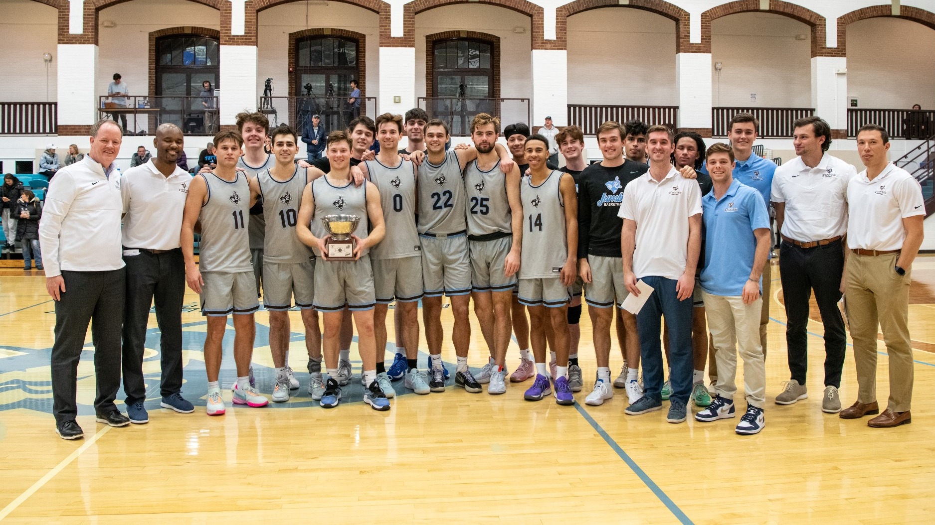 Jumbo Men's Hoops Picks Up Big 4 Title With Win Over Endicott - Tufts ...