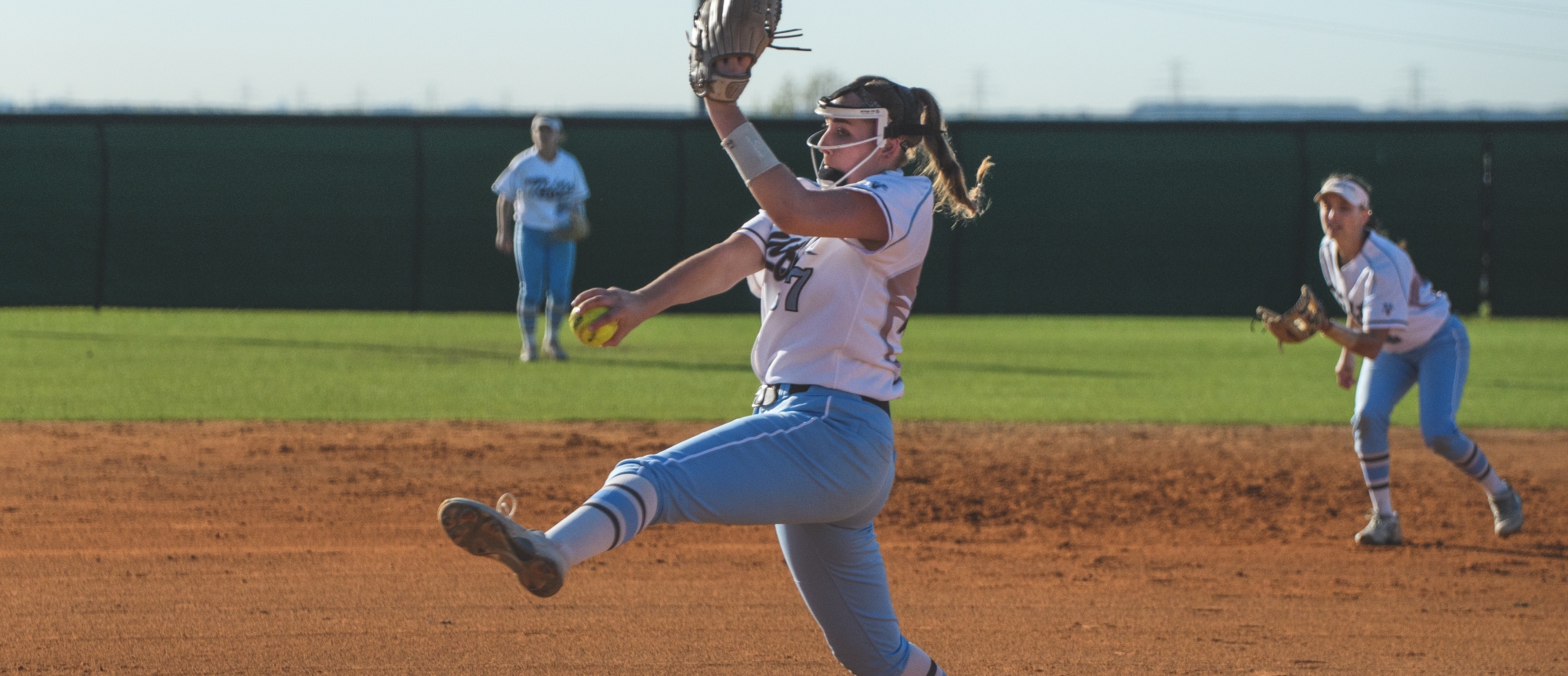 Softball Wins Top 20 Meeting With Wisconsin-Oshkosh 8-1 - Tufts University