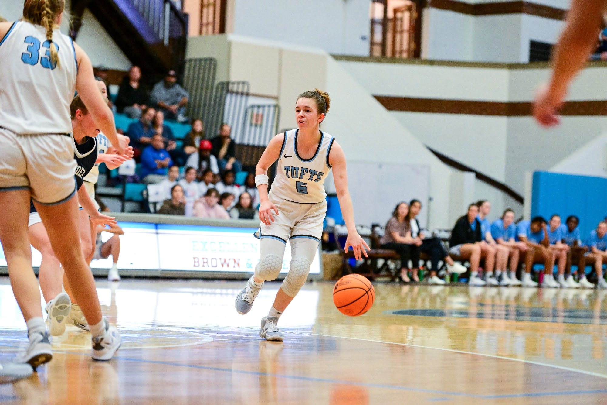 Second-Half Surge Pushes Jumbo Women Past UNE, 64-50 - Tufts University