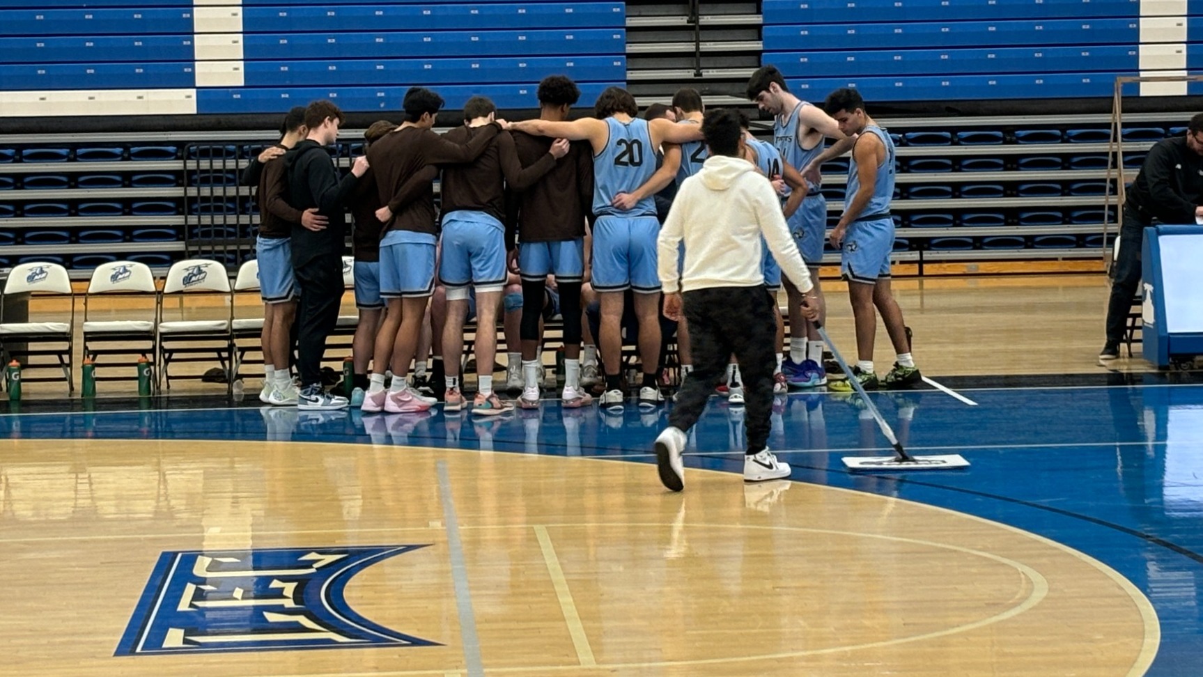 Jumbo Men's Hoops Stays Unbeaten With Dominant Win Over UMass Boston ...