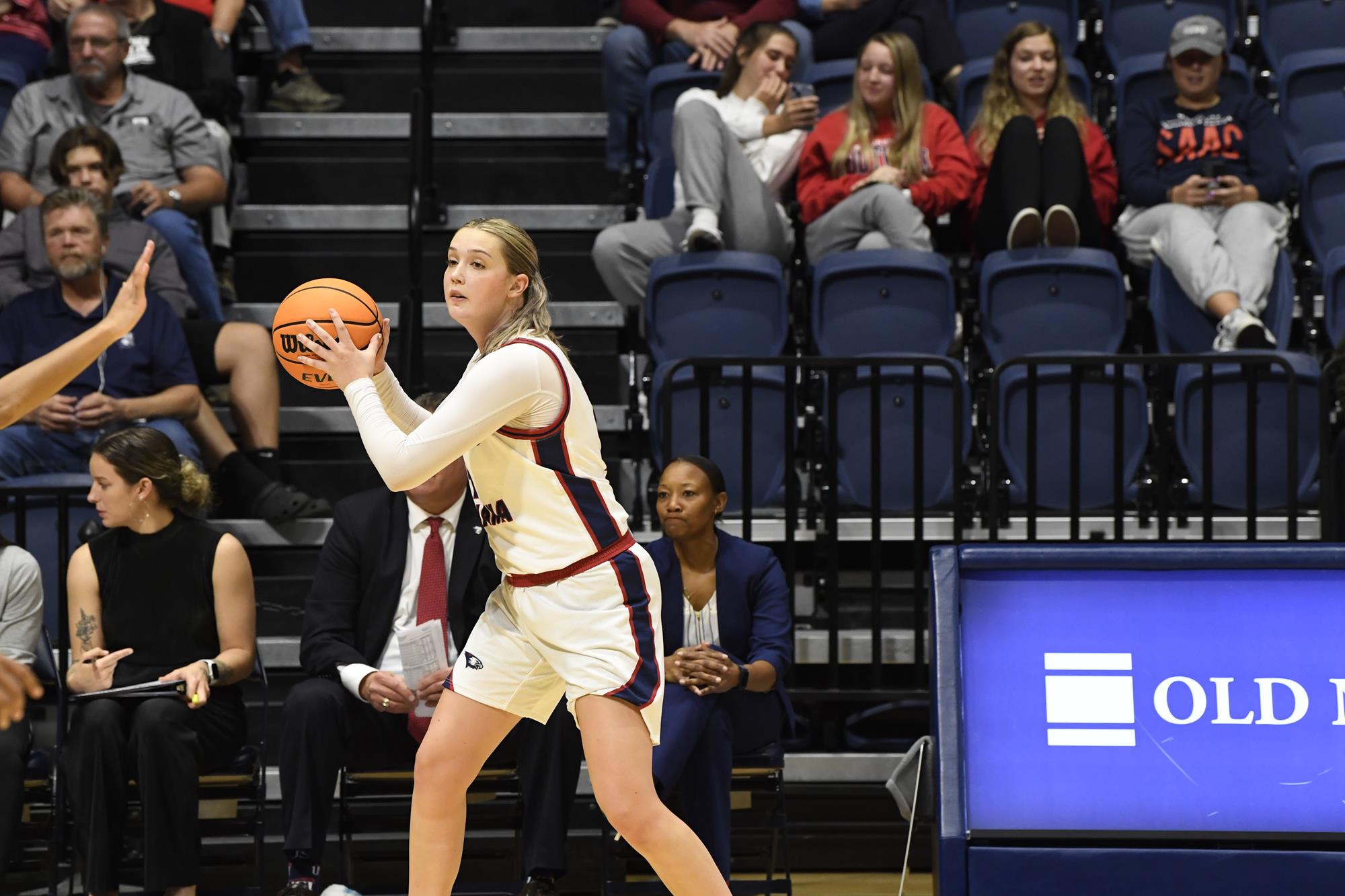 Lexi Thompson - 2022-2023 - Women's Basketball - University of Southern ...