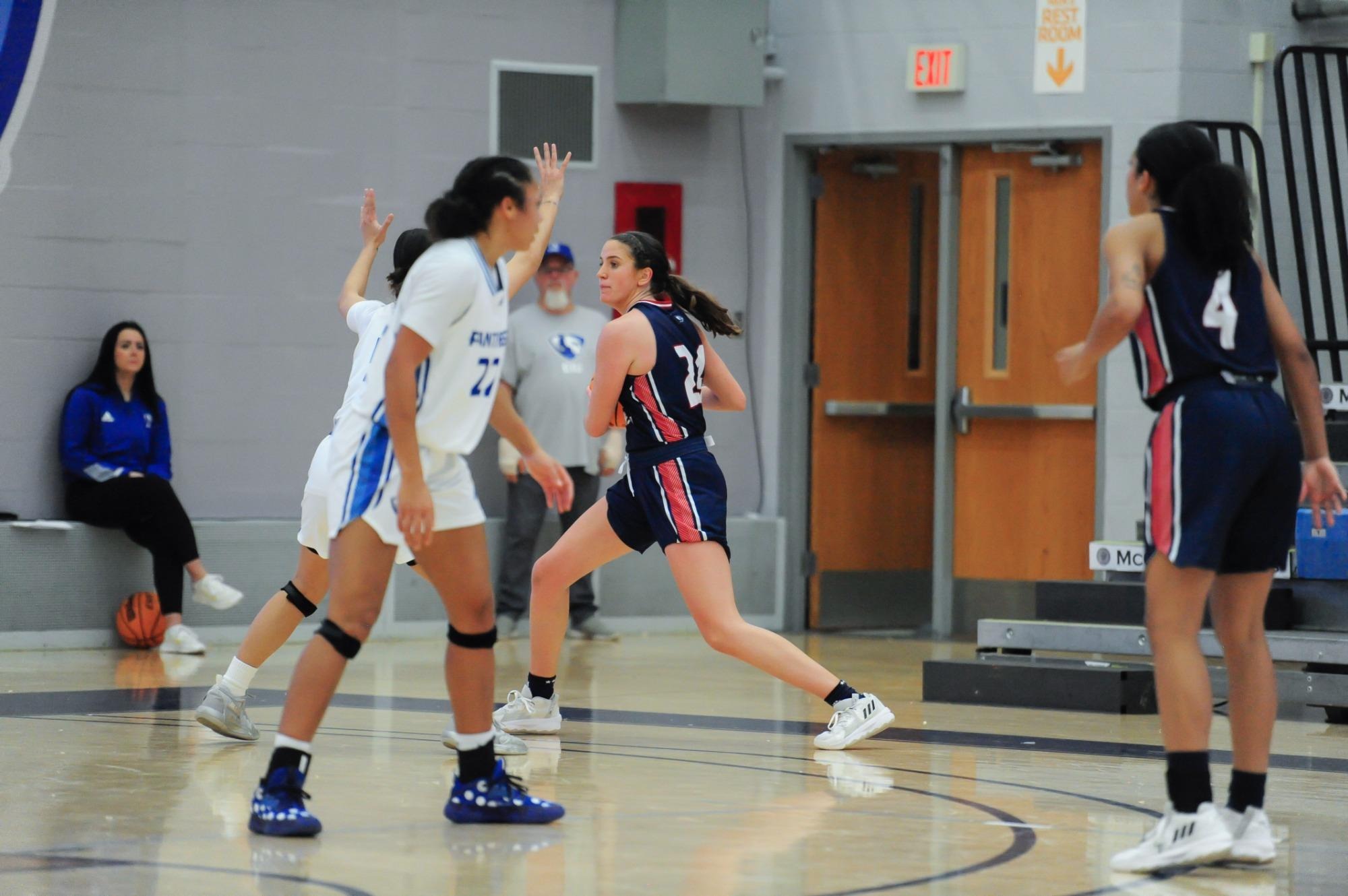 Tara Robbe - 2022-2023 - Women's Basketball - University of Southern ...