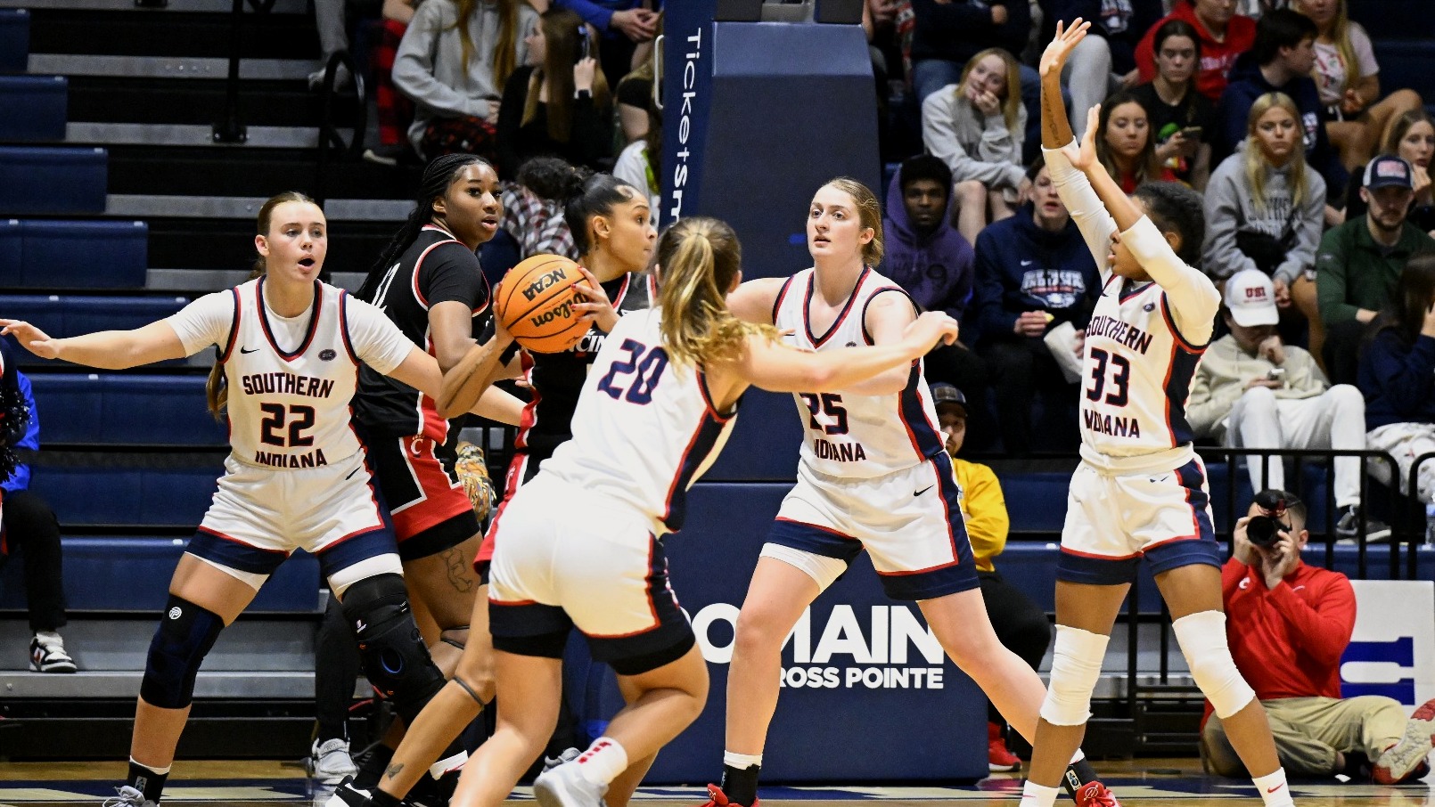 USI battles Big 12 Cincinnati to final buzzer - University of Southern ...