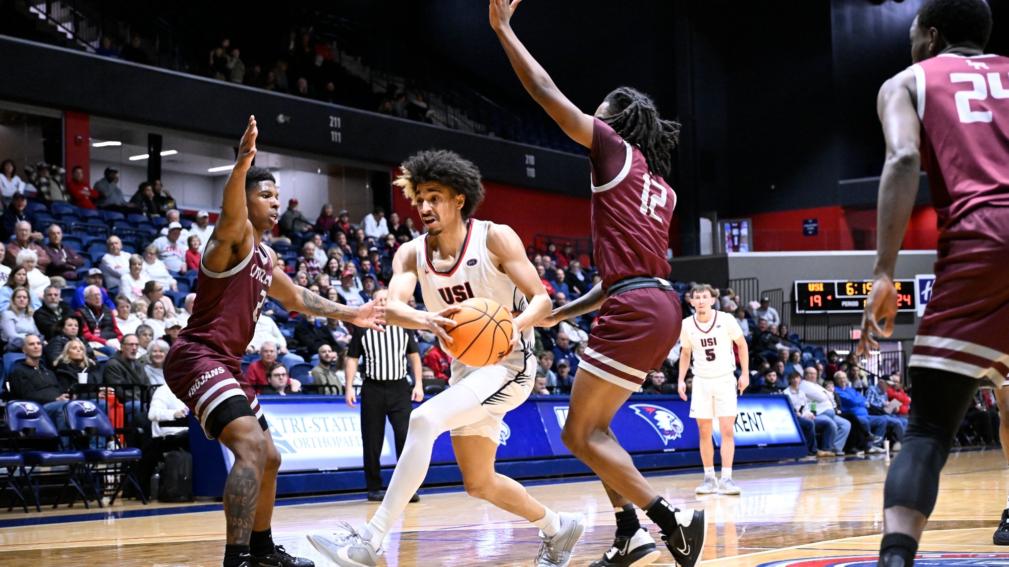 USI fights to the end, but falls 77-75 - University of Southern Indiana ...