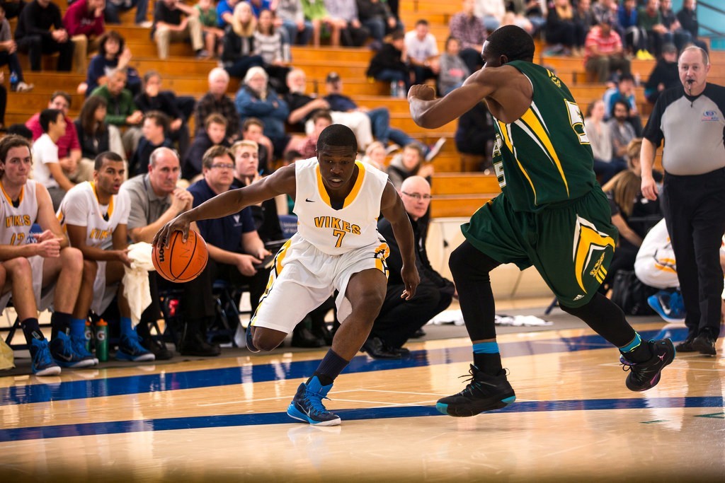 Junior Sesay - Men's Basketball - University of Victoria Athletics