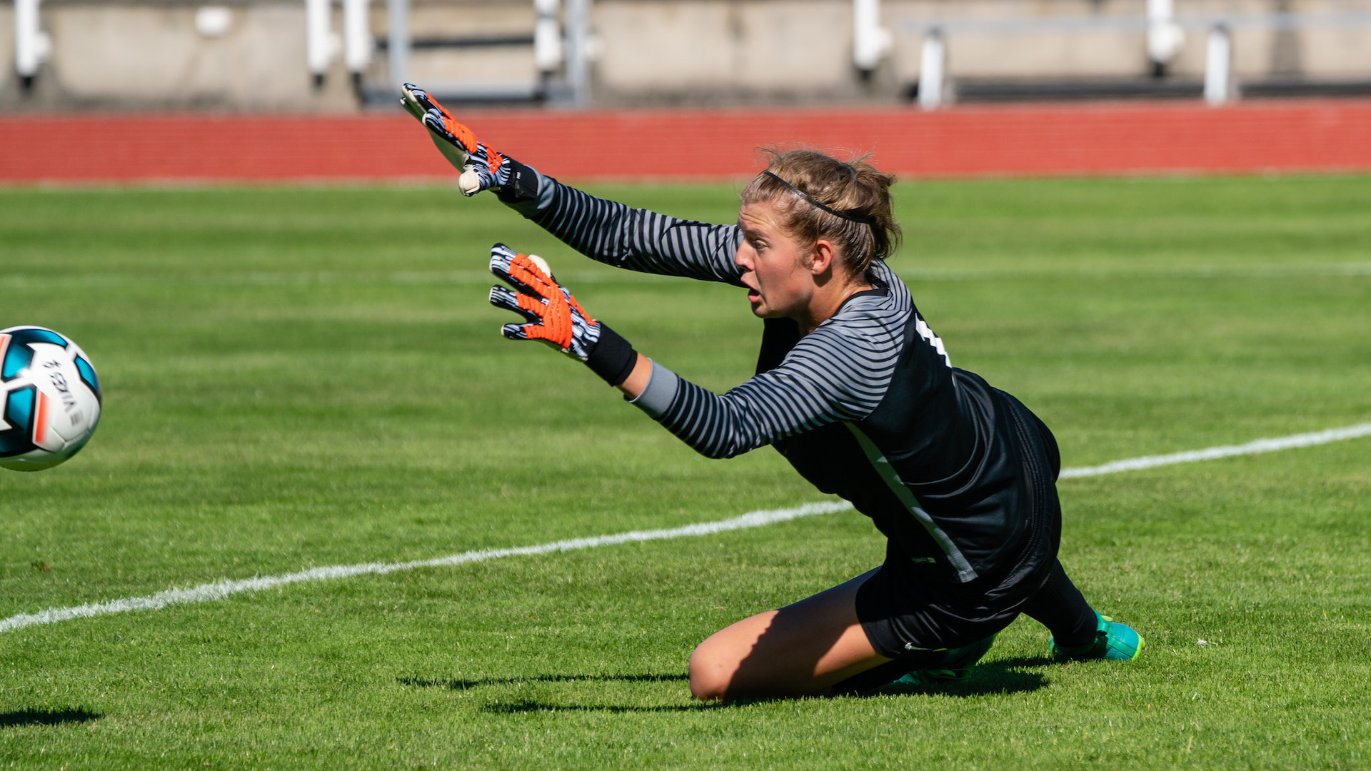 Puck Louwes - Women's Soccer - University of Victoria Athletics