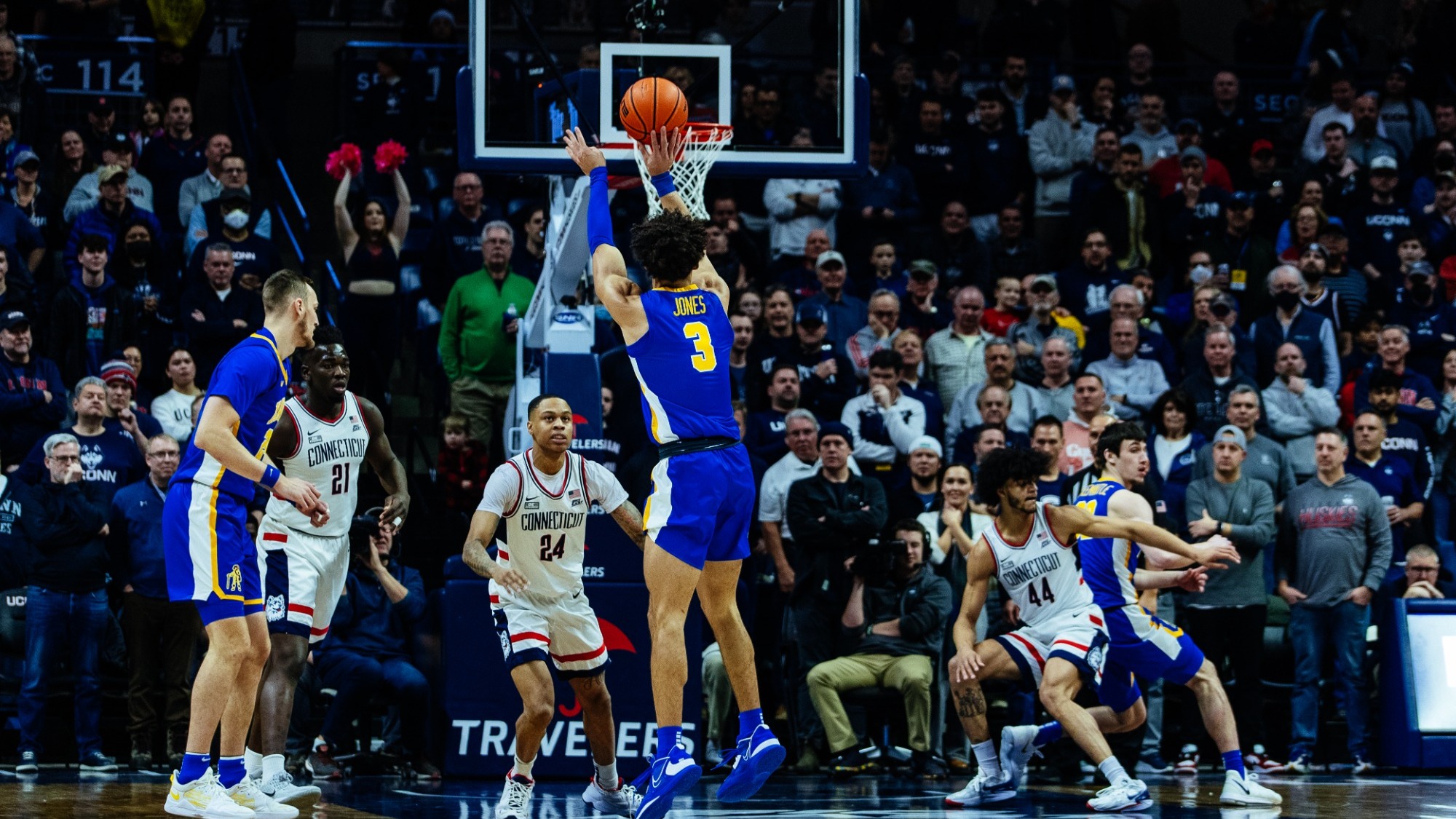 No. 13 Xavier Holds off No. 19 UConn 82-79 in Storrs - Xavier ...