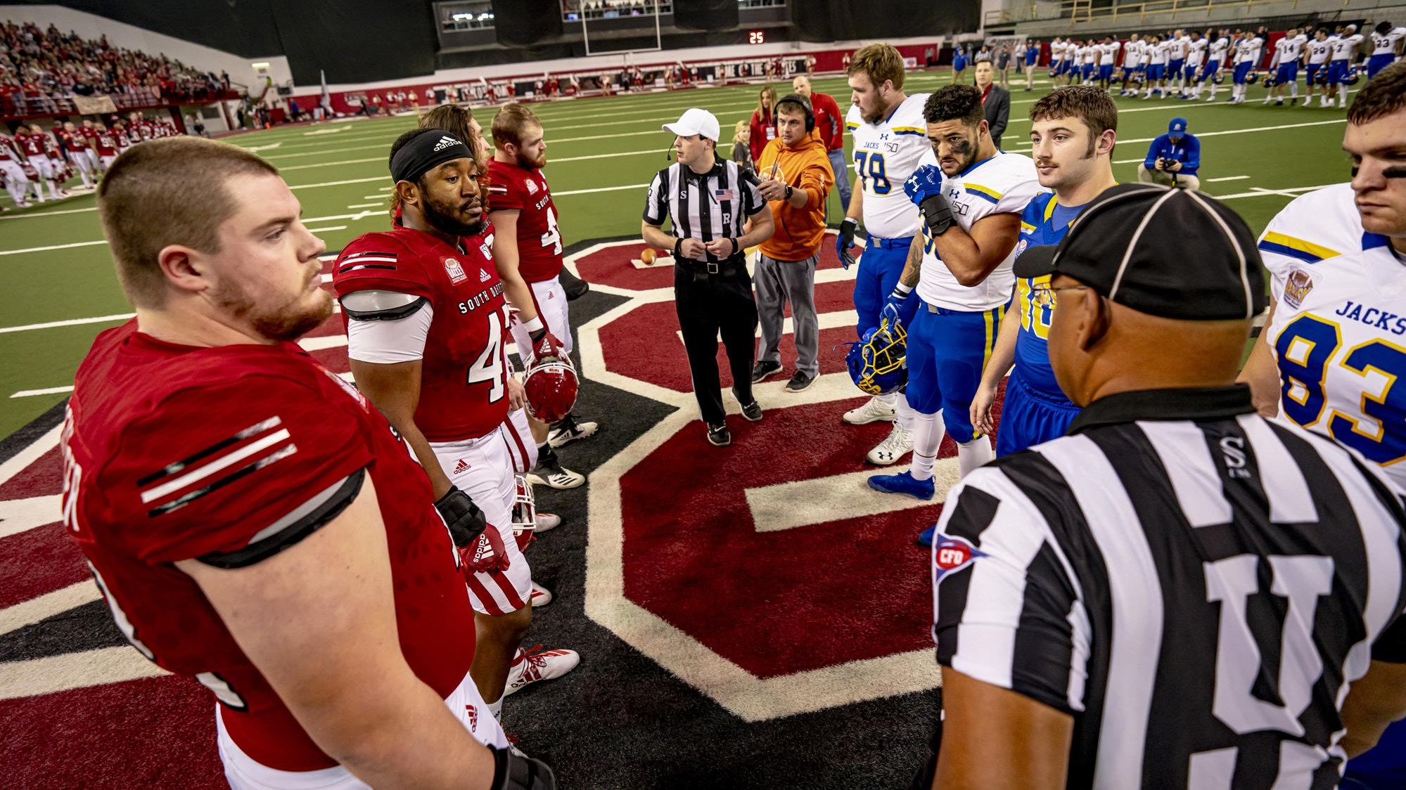 Coyotes, Jacks meet in top-25 showdown - University of South Dakota ...