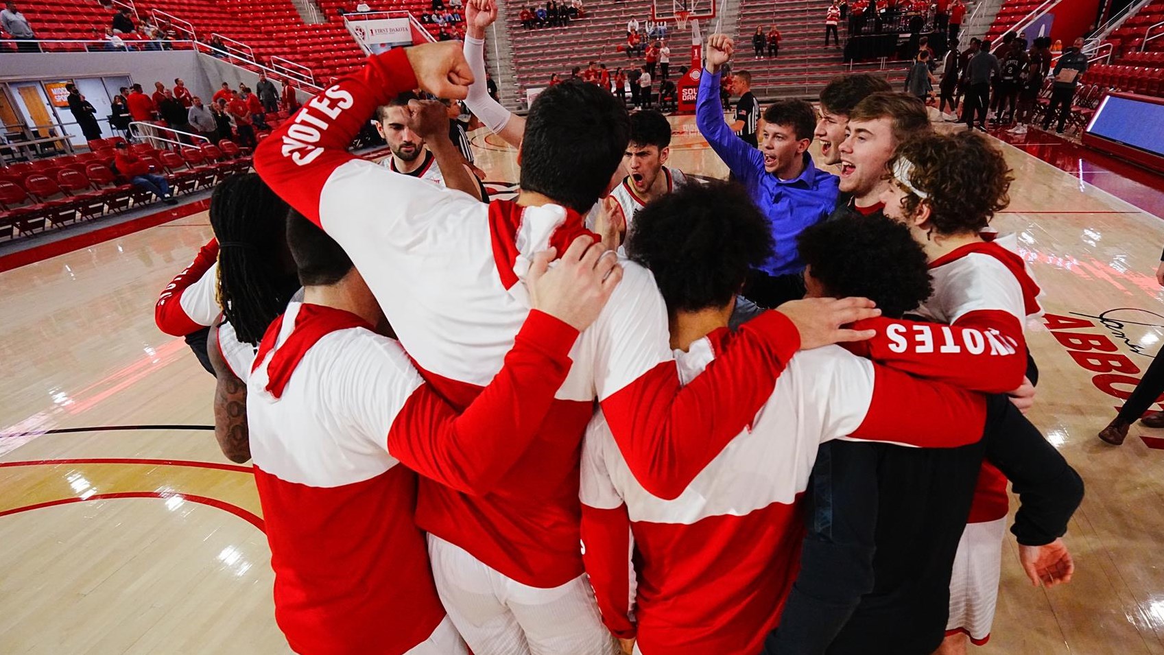 Coyotes can draw even with win over Mavs - University of South Dakota ...