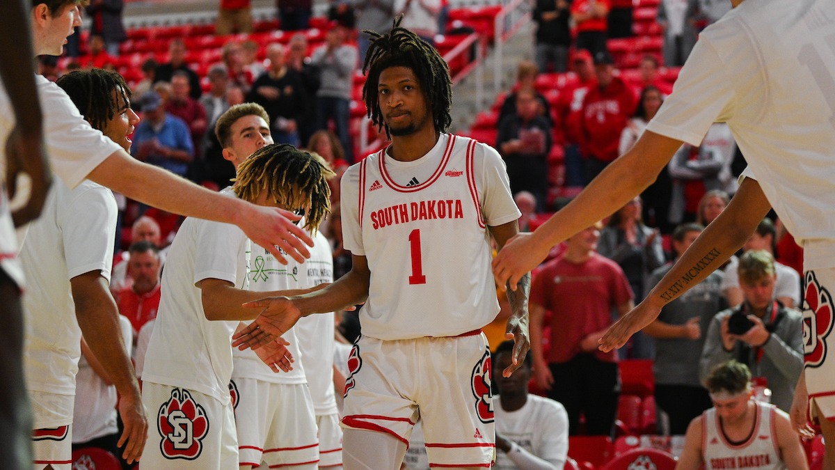 Stewart erupts for career-high 33 points to lead Coyotes past Bison in ...