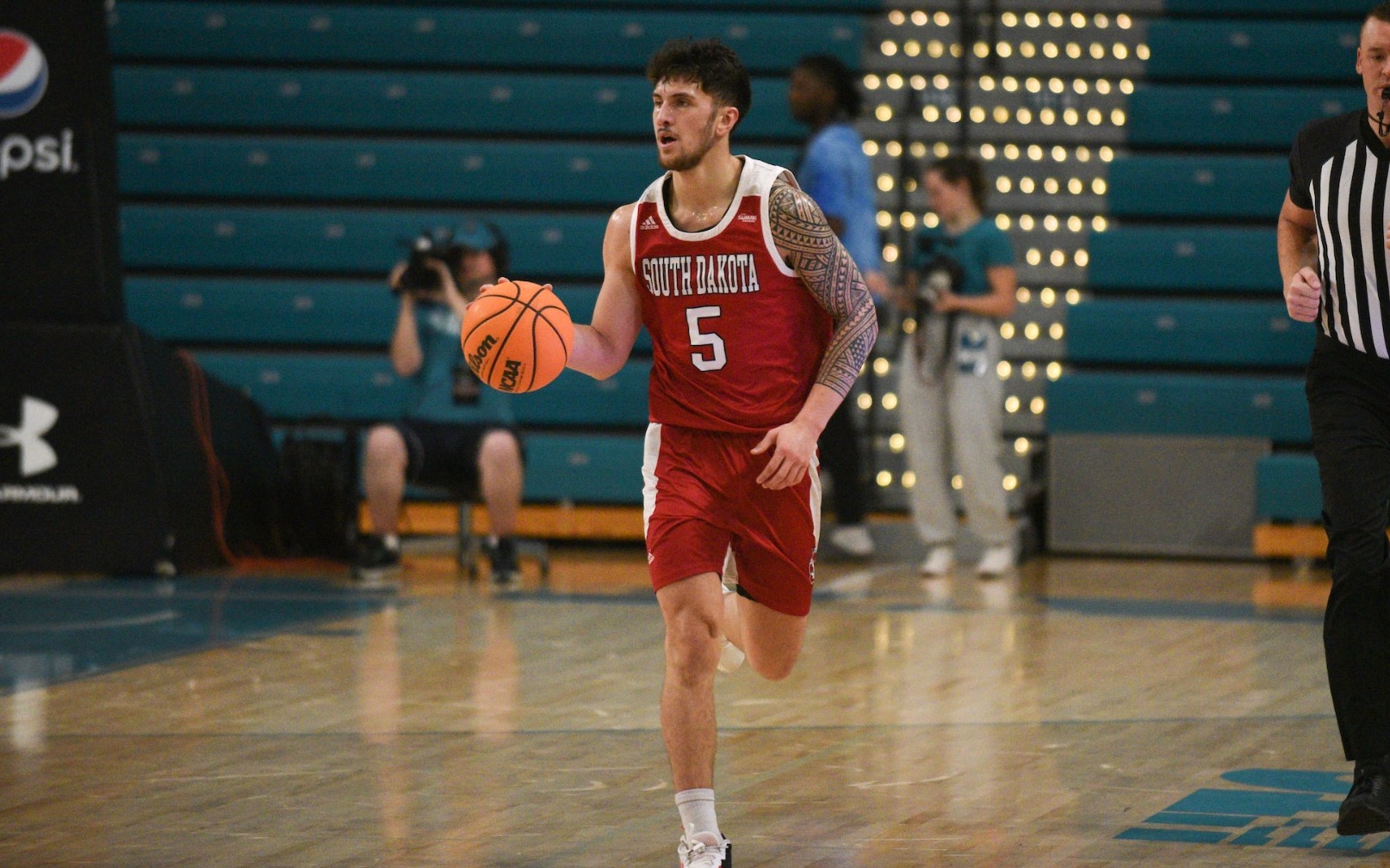 Kruz Perrott-Hunt - Men's Basketball - University of South Dakota Athletics