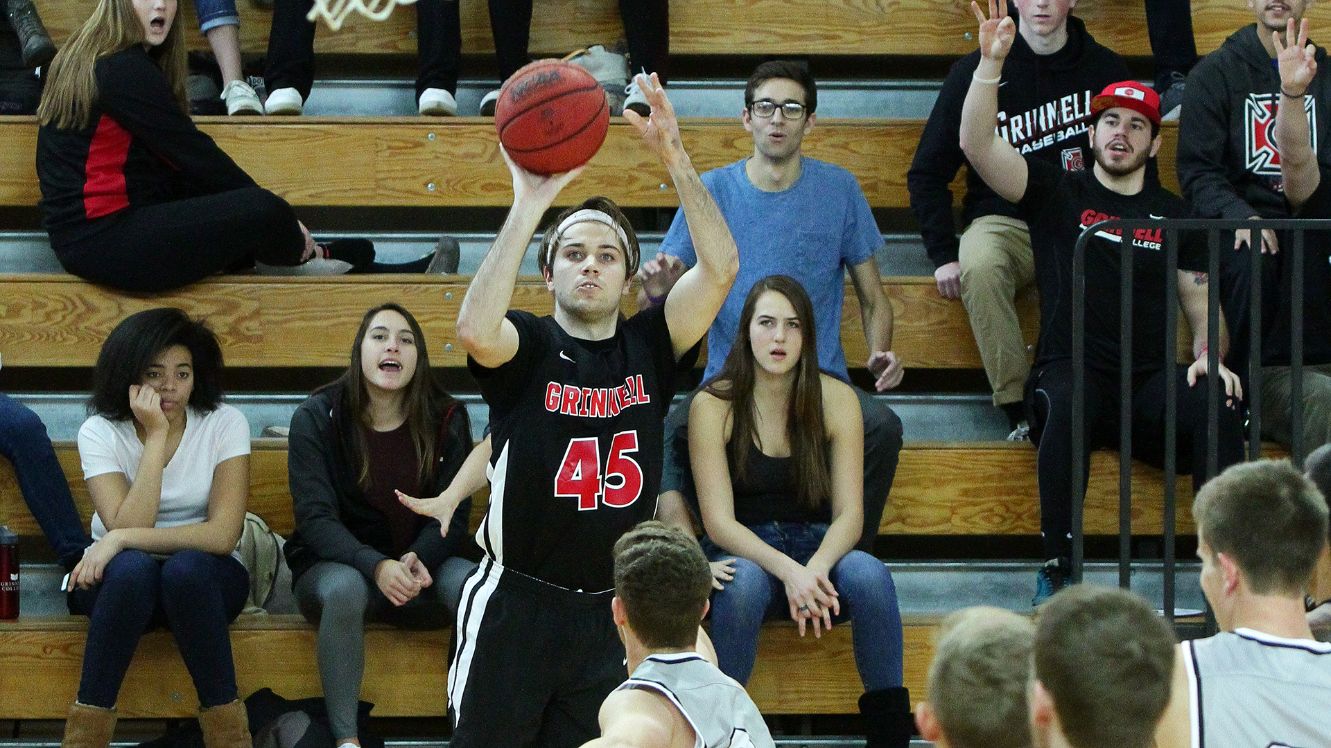 Cullinane goes wild from 3-point land as Pioneers roll up another high ...