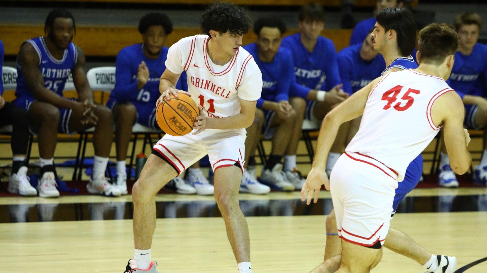 GC men's basketball team hops into win column with decisive victory ...