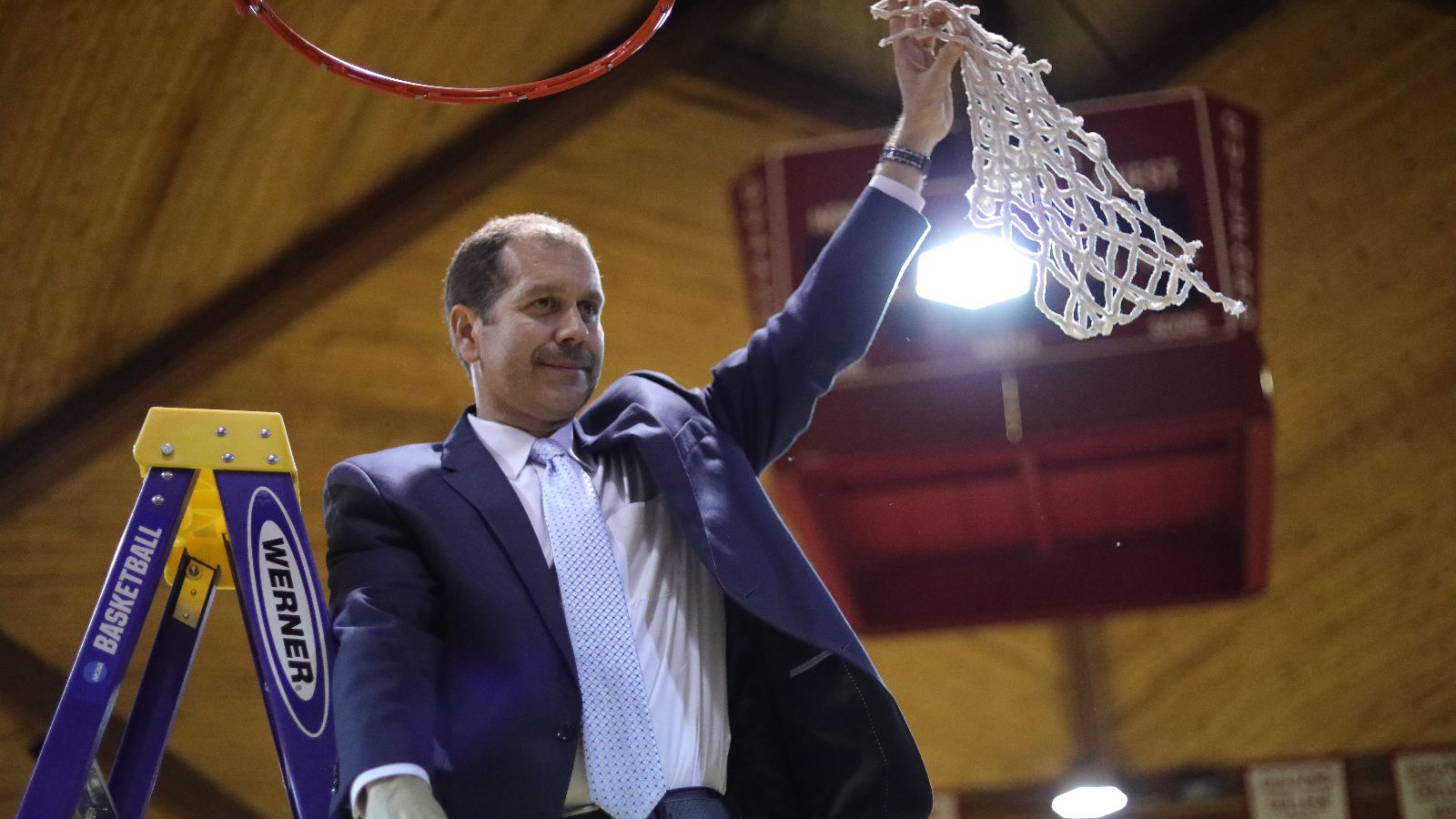 Dearman Sinks Captains, Men’s Basketball Punches Ticket to Fort Wayne ...